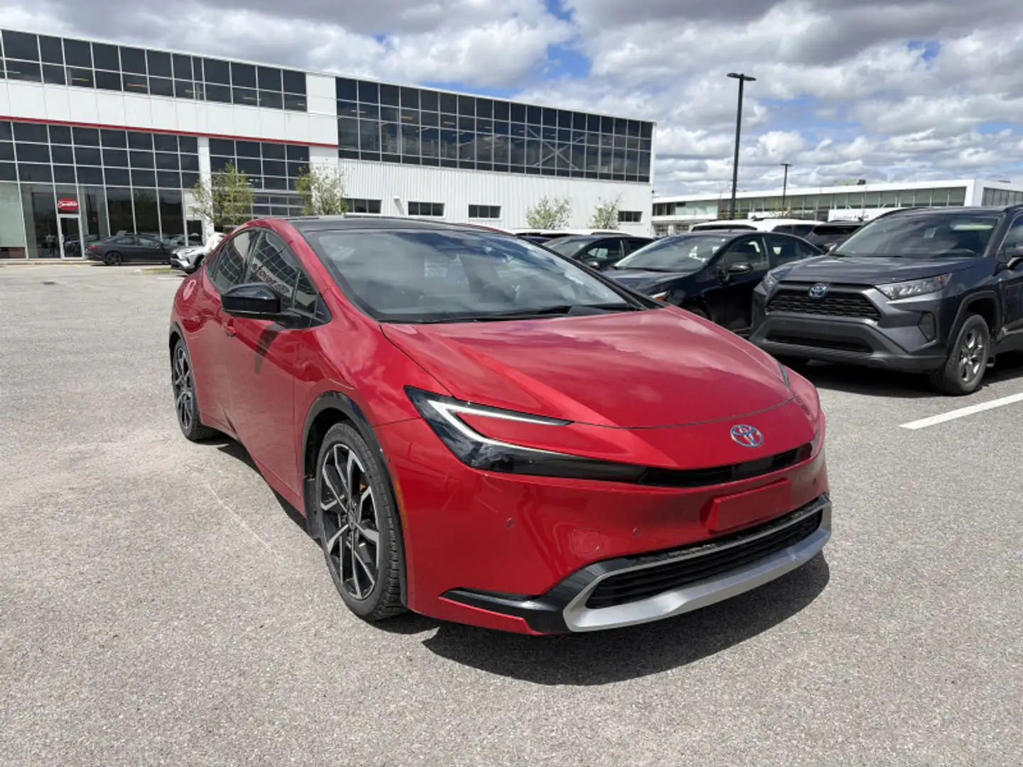 2024 Toyota Prius Prime | $ 34,988 | 32,000 km | Gas/Electric Hybrid ...