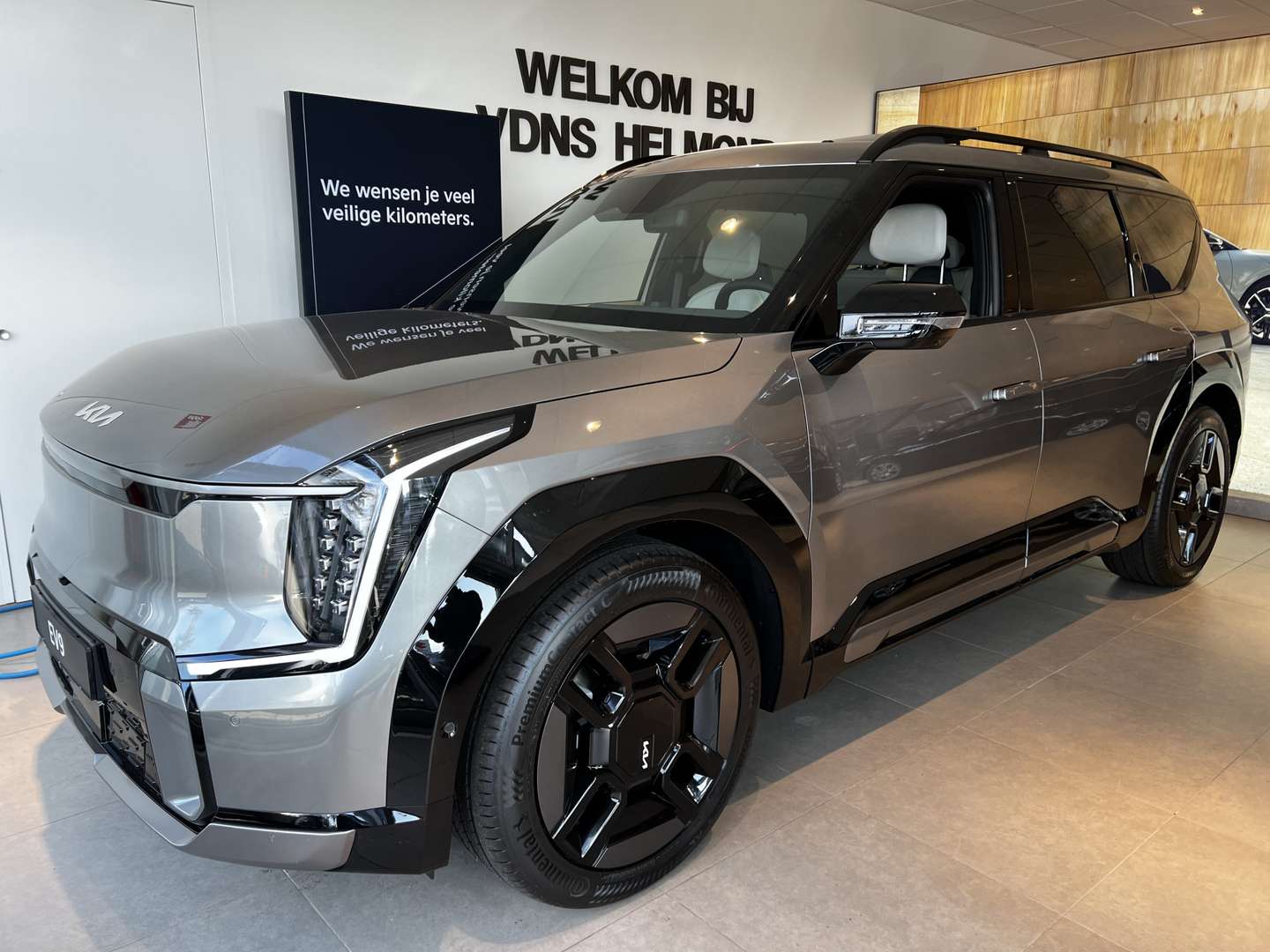Kia EV9 SUV/Off-Road/Pick-Up in Grijs nieuw in HELMOND voor € 78.990,-