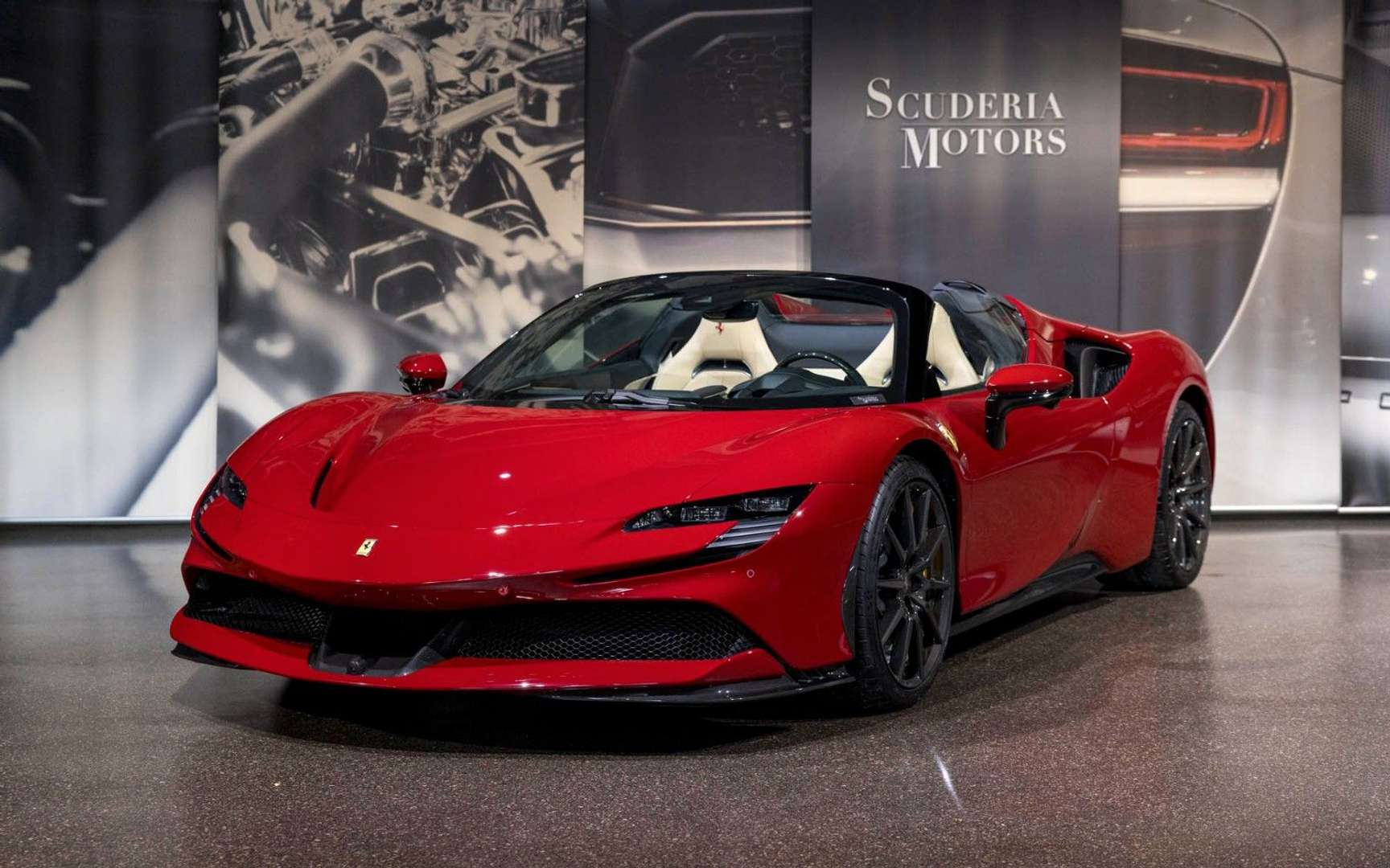 Ferrari SF90 Spider Cabrio in Rot gebraucht in München für € 617.610