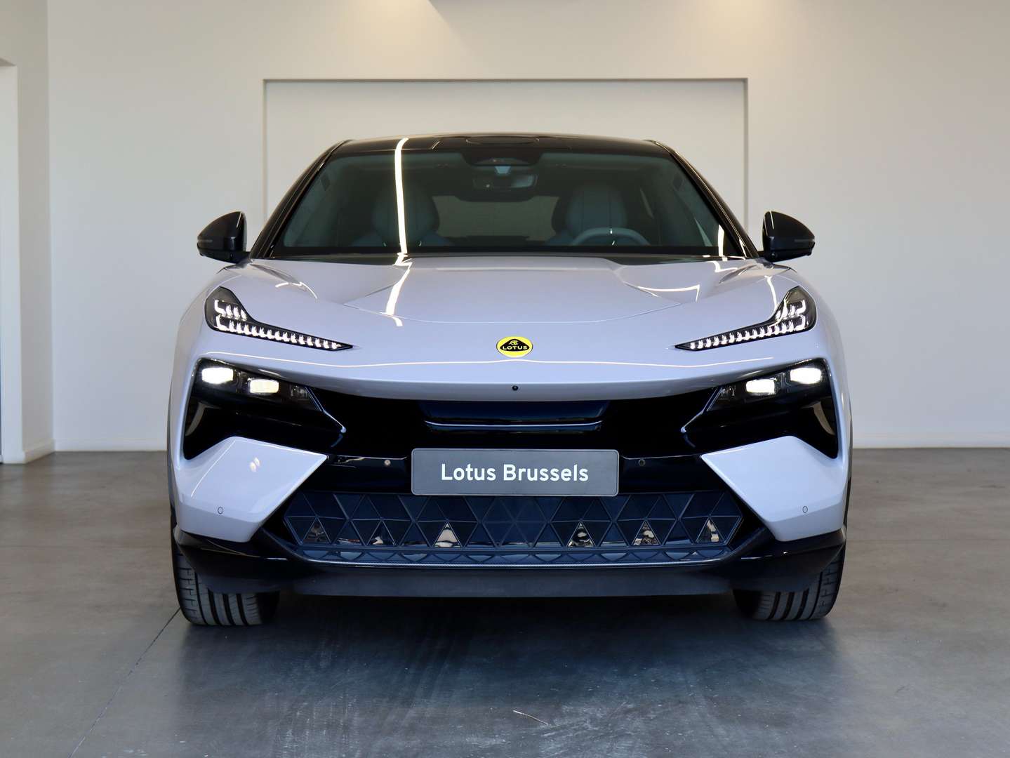 Lotus Eletre SUV/4x4/Pick-Up en Gris neuf à Asse pour € 176 140