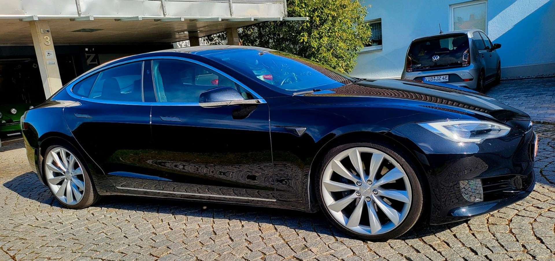 Tesla Model S Limousine in Schwarz gebraucht in Velden für € 26.900