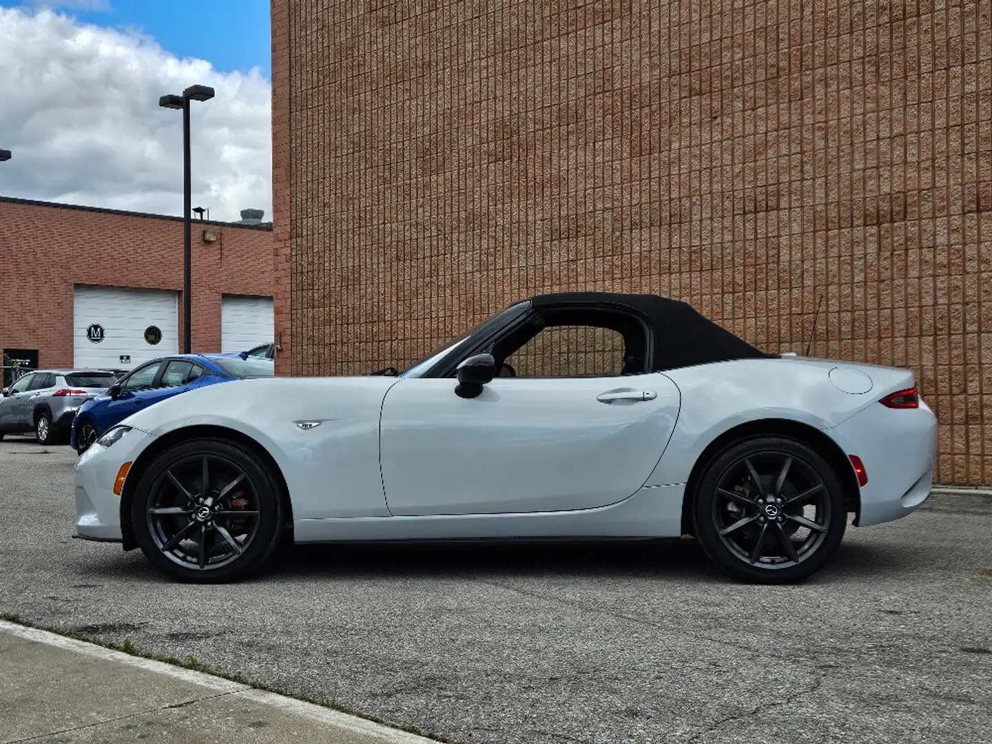 2016 Mazda MX-5 Miata | $ 21,477 | 112,020 km | Gasoline Convertible ...