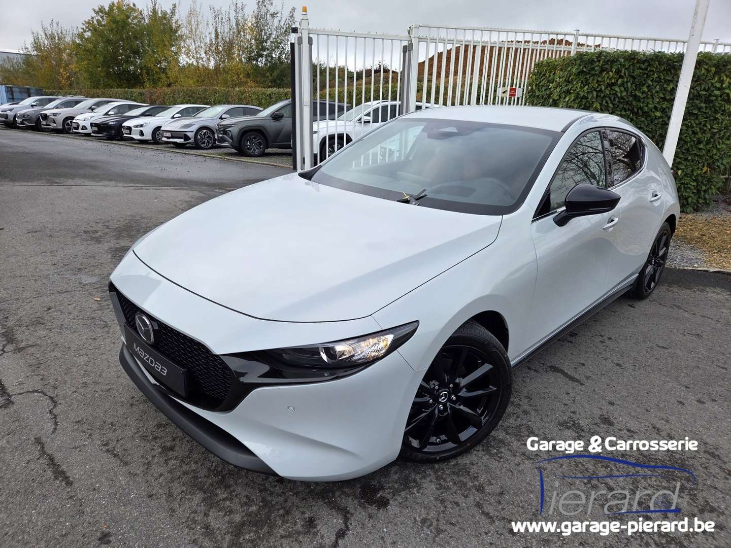 Mazda 3 Berline in Grijs nieuwe in Ciney voor € 29.699