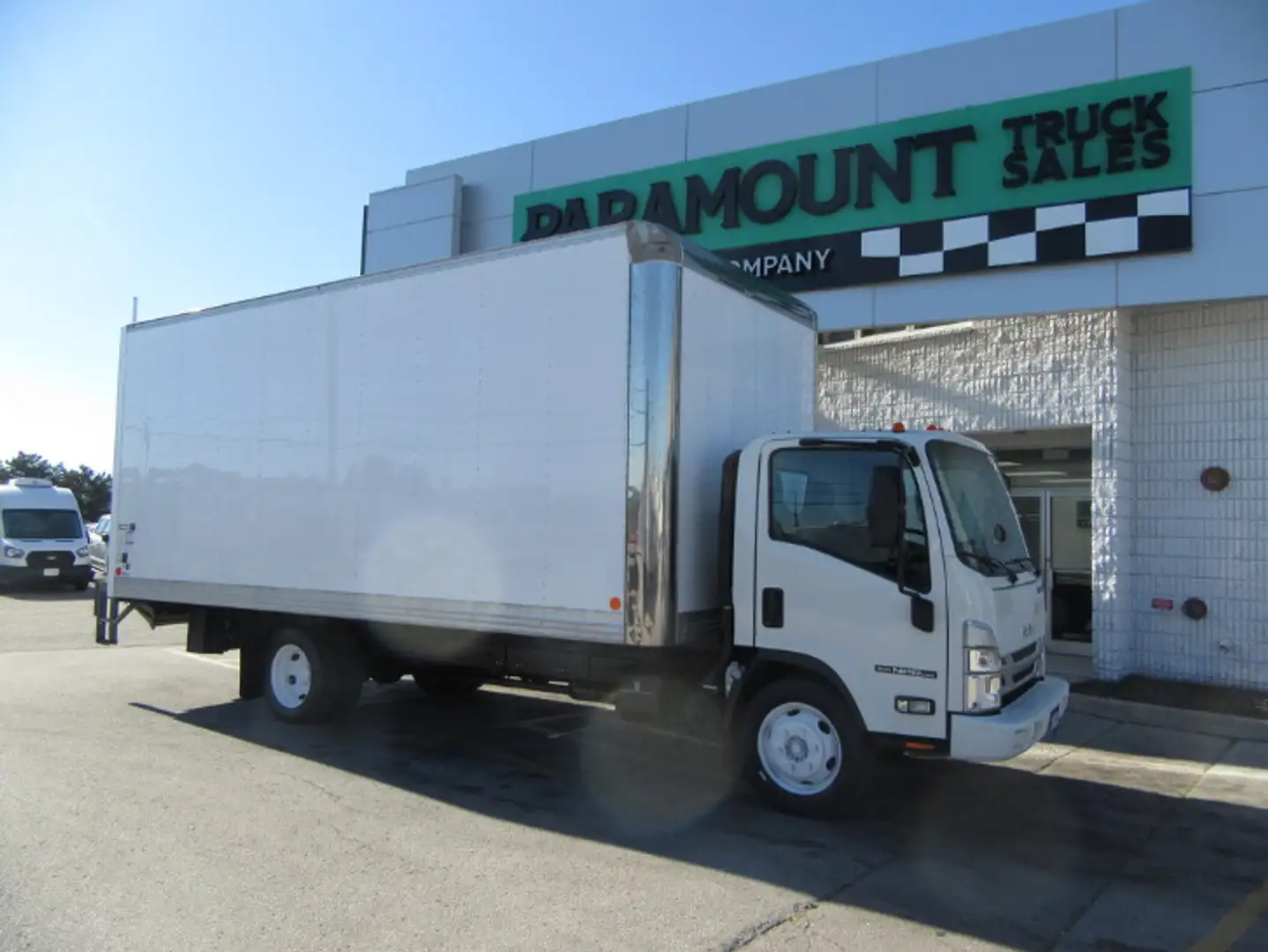 Isuzu GAS 20FT HIGH & WIDE BOX POWER LIFT GATE 2024 | 89 800 $ | 33 722 ...