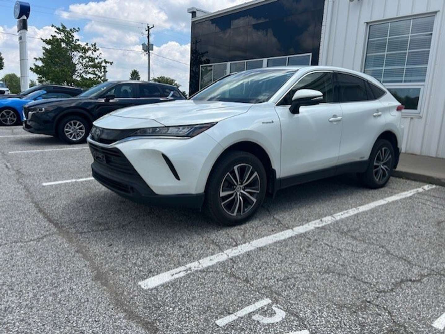 2021 Toyota Venza | $ 30,995 | 117,942 km | Gas/Electric Hybrid SUV for ...