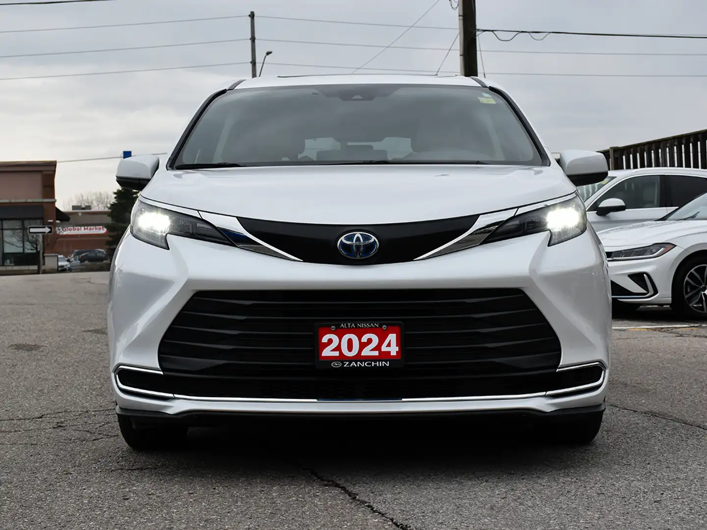 2024 Toyota Sienna | $ 51,999 | 43,485 km | Gas/Electric Hybrid Minivan ...
