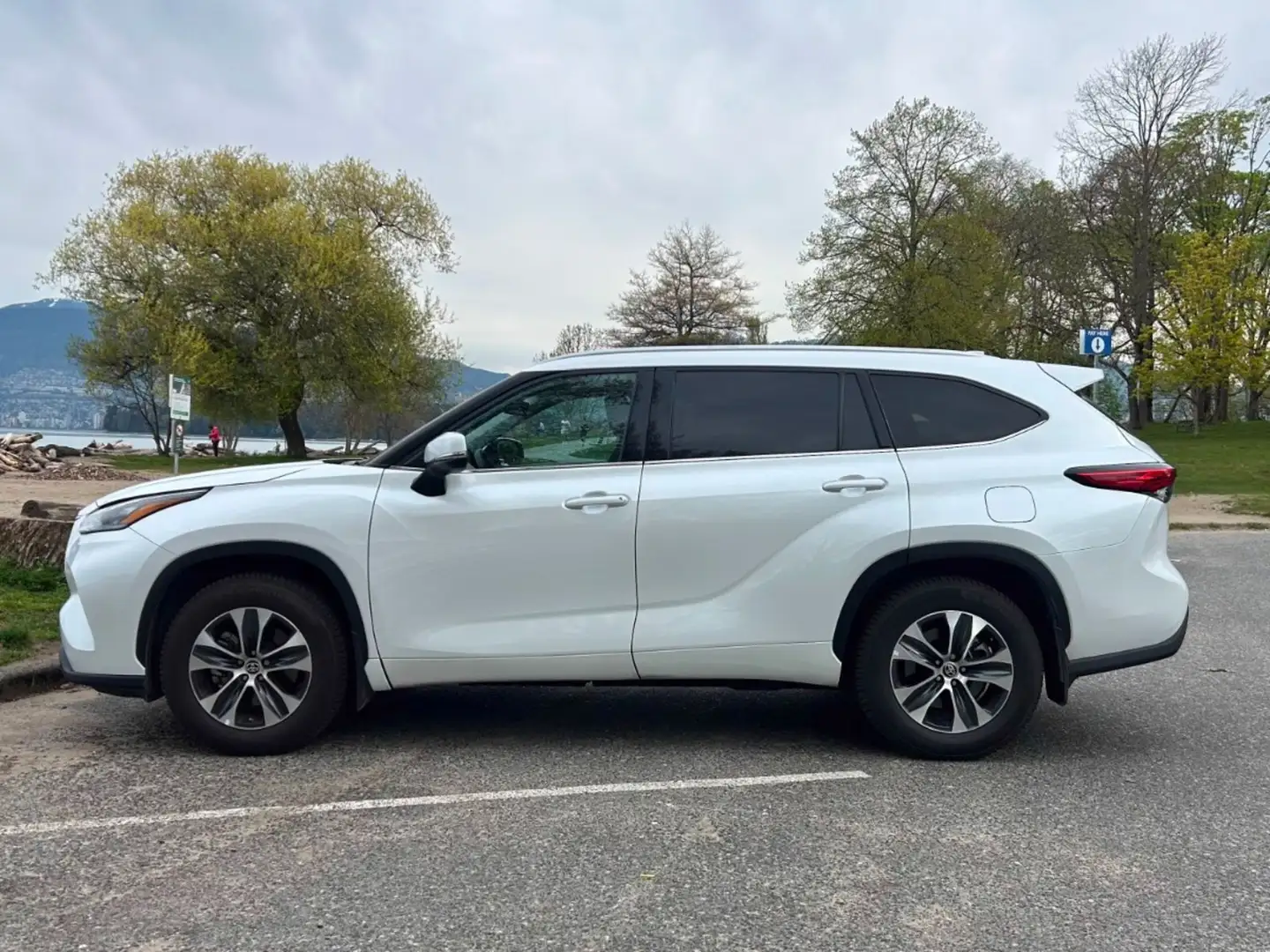 2022 Toyota Highlander | $ 42,498 | 56,115 km | Gasoline SUV for sale ...