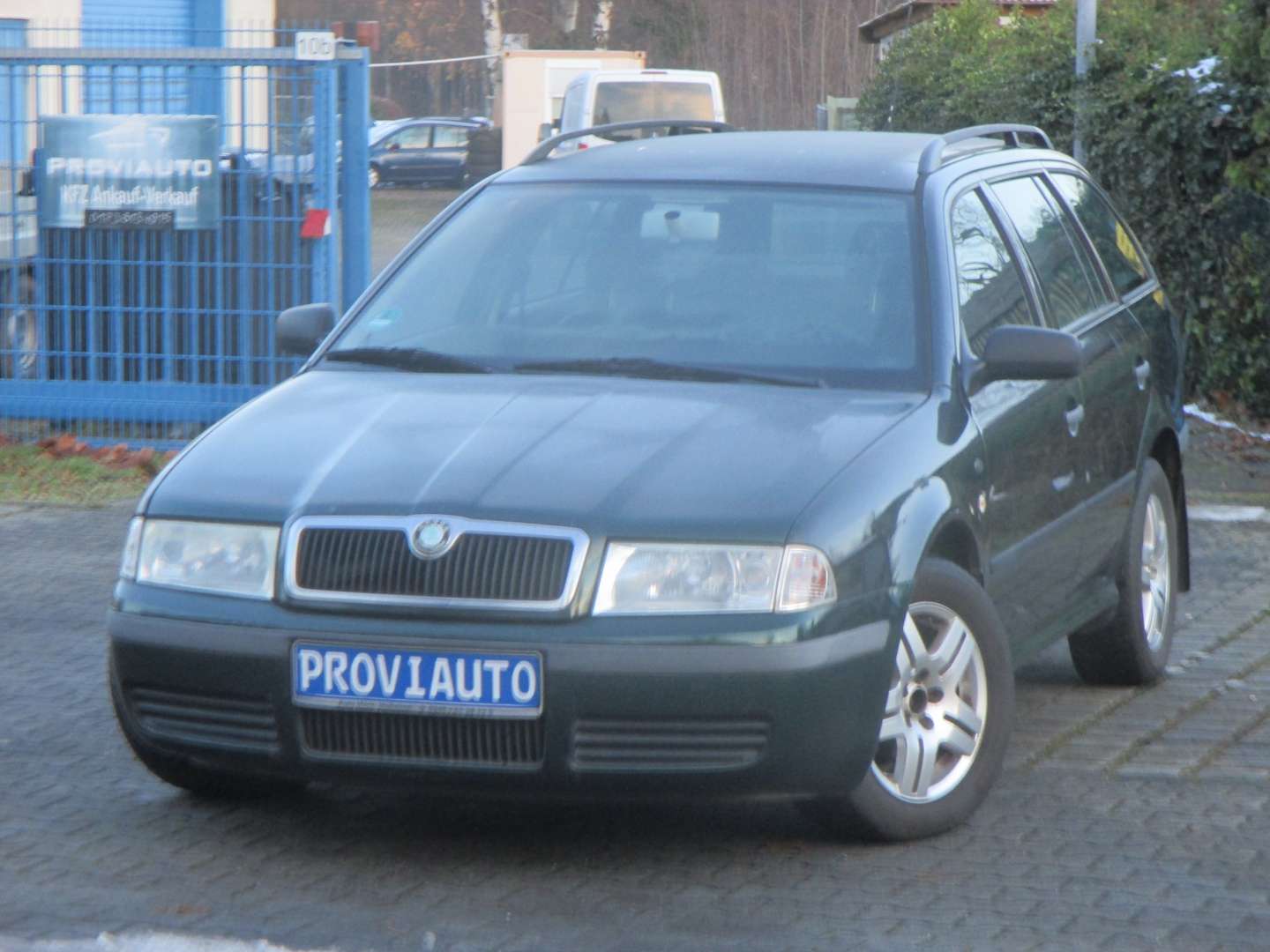 Skoda Octavia Kombi in Grün gebraucht in Hörlitz für € 450