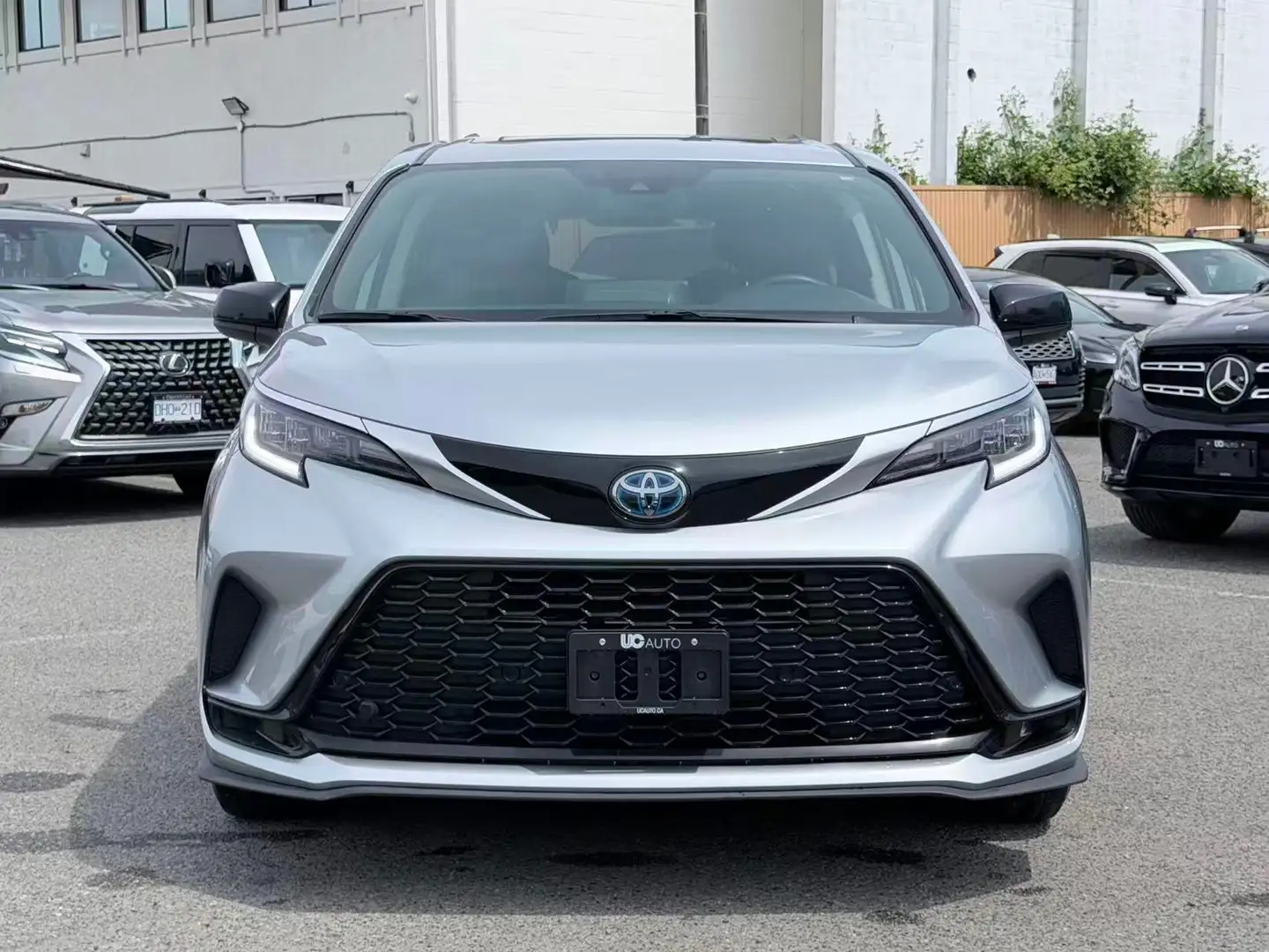 2022 Toyota Sienna | $ 44,995 | 96,255 km | Gas/Electric Hybrid Minivan ...