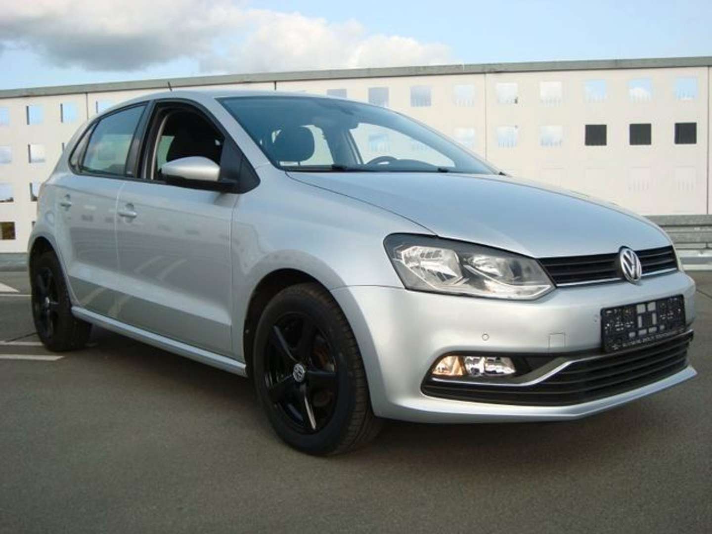 Volkswagen Polo Kleinwagen in Silber gebraucht in Berlin für € 9.990