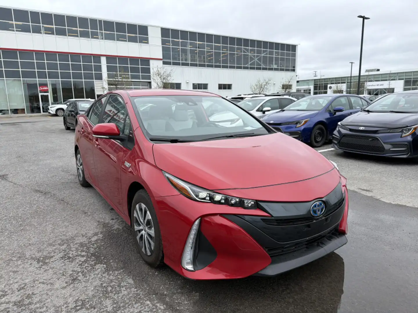 2021 Toyota Prius Prime | $ 27,988 | 19,213 km | Gas/Electric Hybrid ...