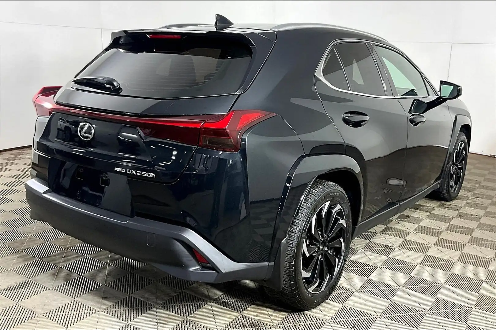 2024 Lexus UX | $ 41,698 | 30,448 km | Gas/Electric Hybrid SUV for sale ...