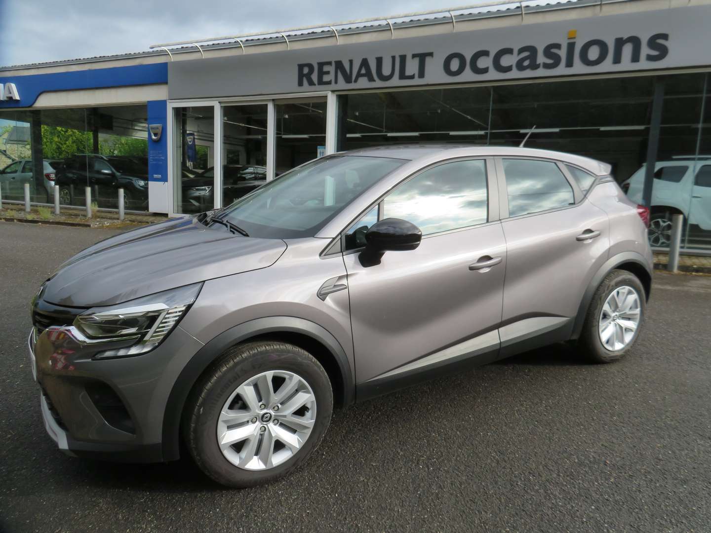Renault Captur SUV/4x4/Pick-Up en Gris occasion à Floreffe pour € 21 490