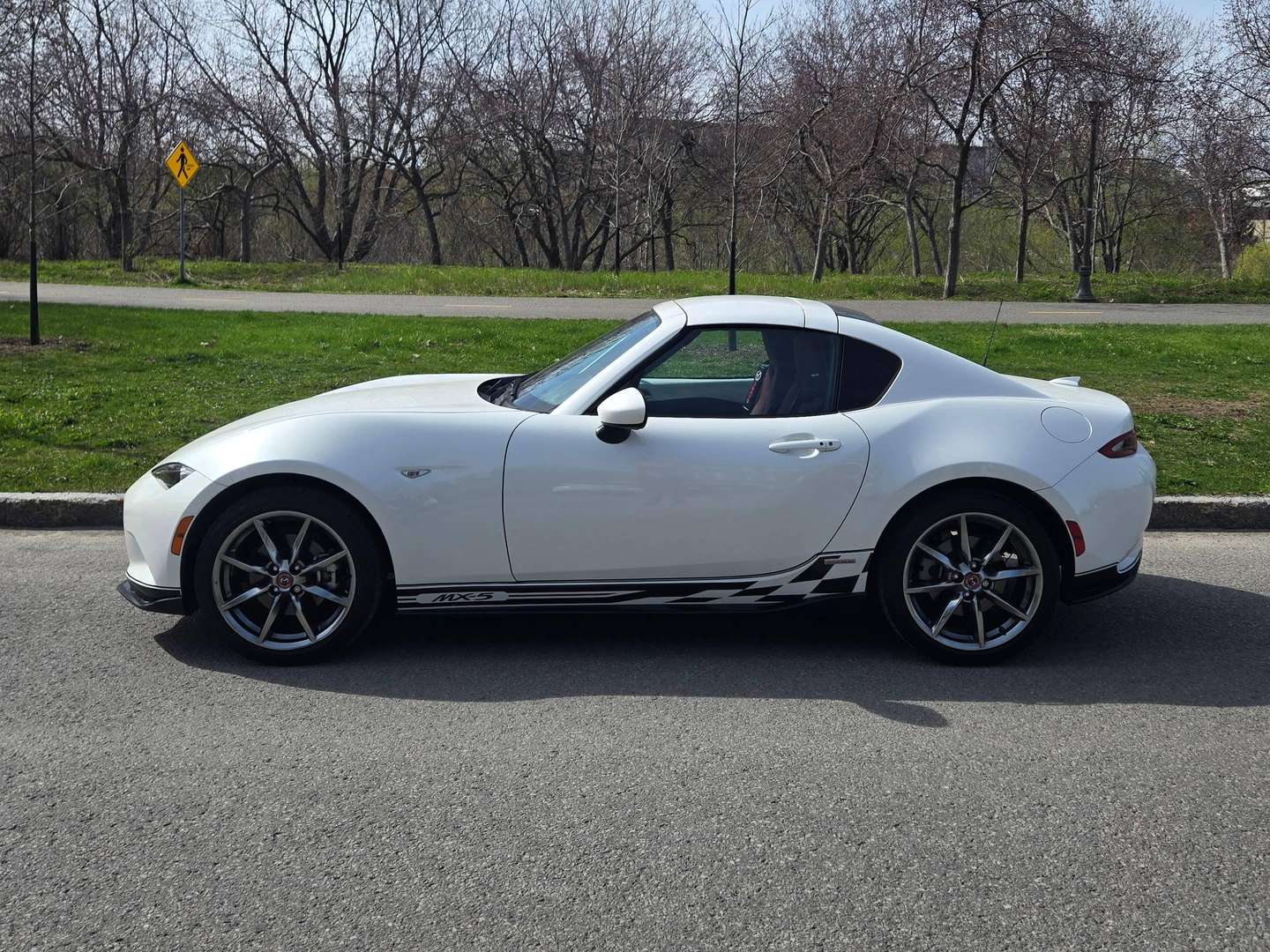 2021 Mazda MX-5 Miata | $ 39,900 | 14,000 km | Gasoline Convertible for ...