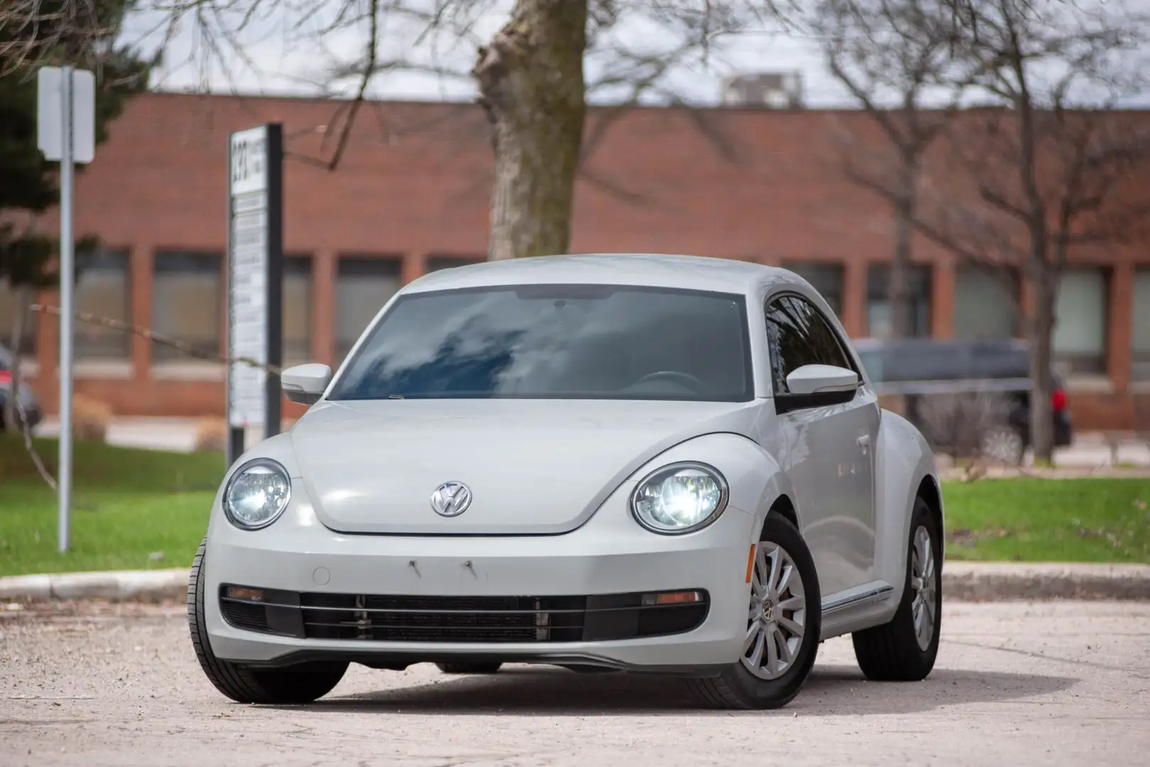 2016 Volkswagen Beetle | $ 12,990 | 139,000 km | Gasoline Hatchback for ...
