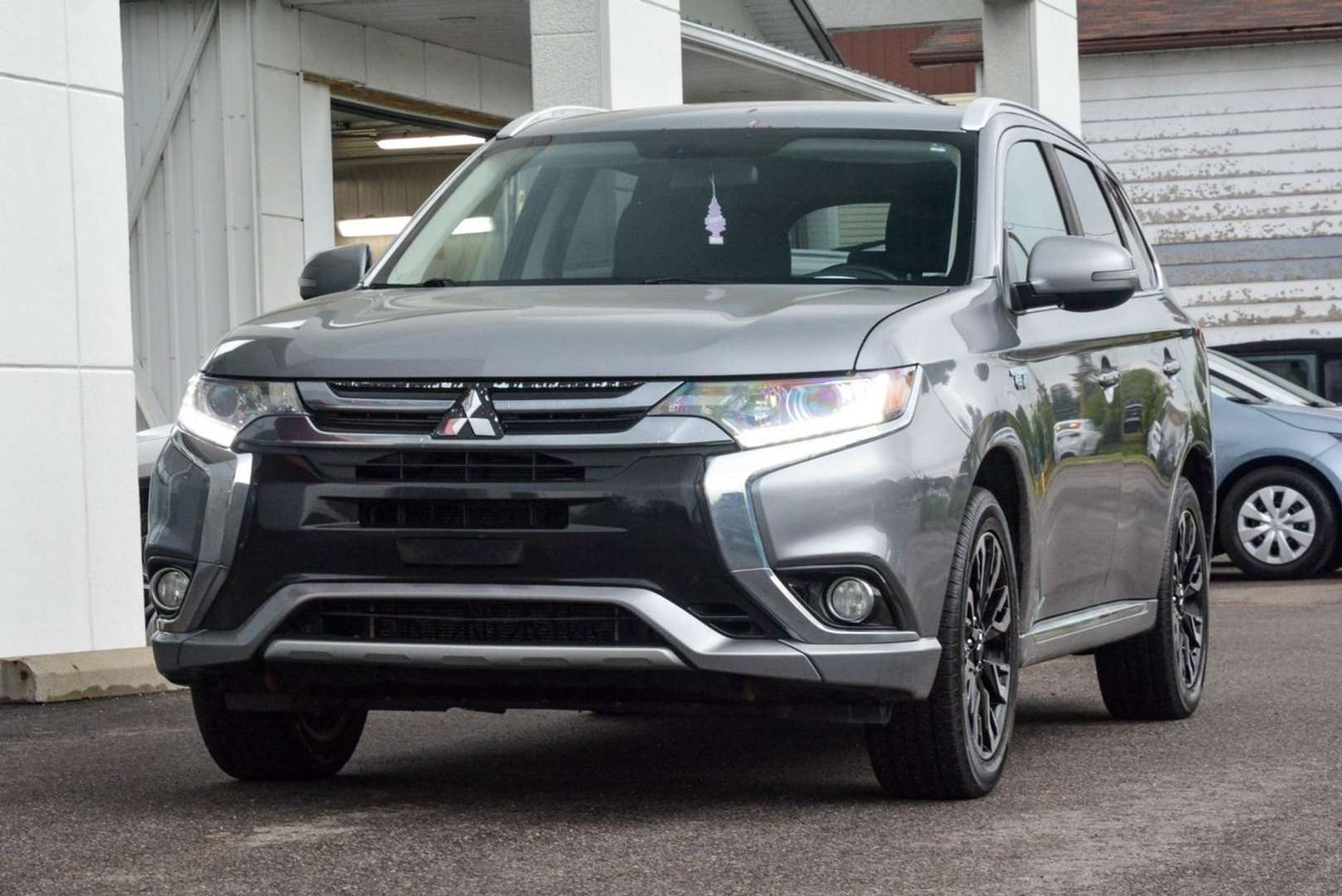 2018 Mitsubishi Outlander | $ 11,888 | 178,203 km | Gas/Electric Hybrid ...