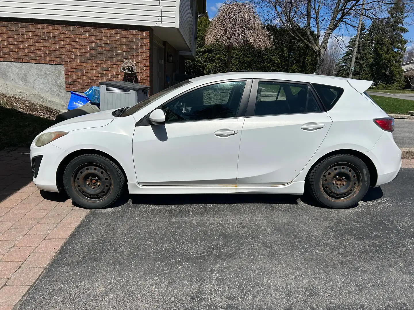 2011 Mazda 3 | $ 6,000 | 152,757 km | Gasoline Hatchback for sale by ...
