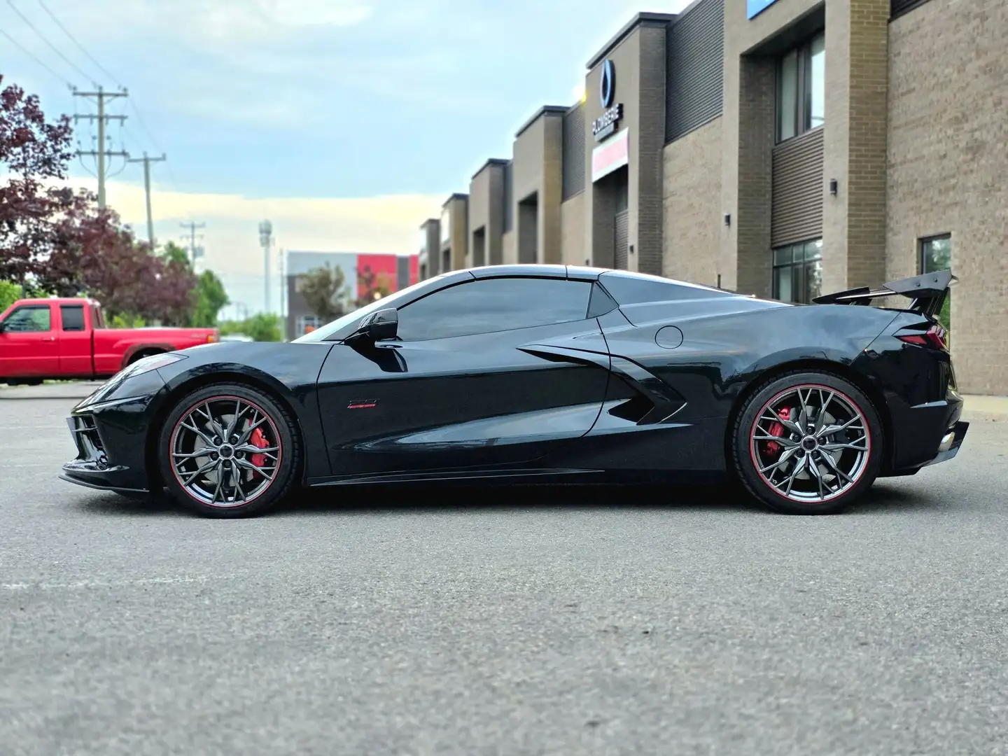 2023 Chevrolet Corvette | $ 112,995 | 8,434 km | Gasoline Convertible ...