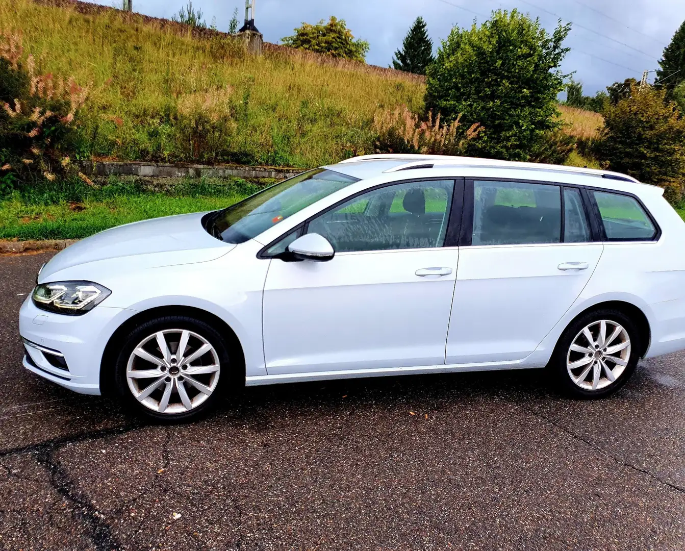 Volkswagen Golf Variant Kombi in Grau gebraucht in villingen für € 13.700