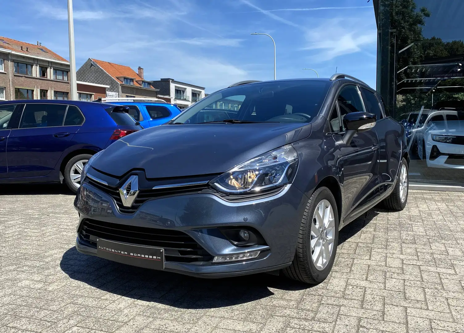 Renault Clio Break en Gris occasion à Borsbeek pour € 9 950