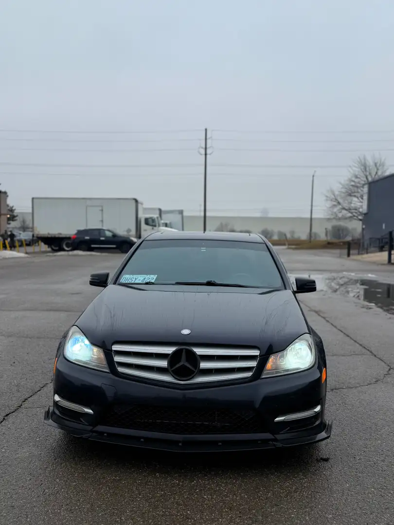 Black Actress In Mercedes Cclass Commercial