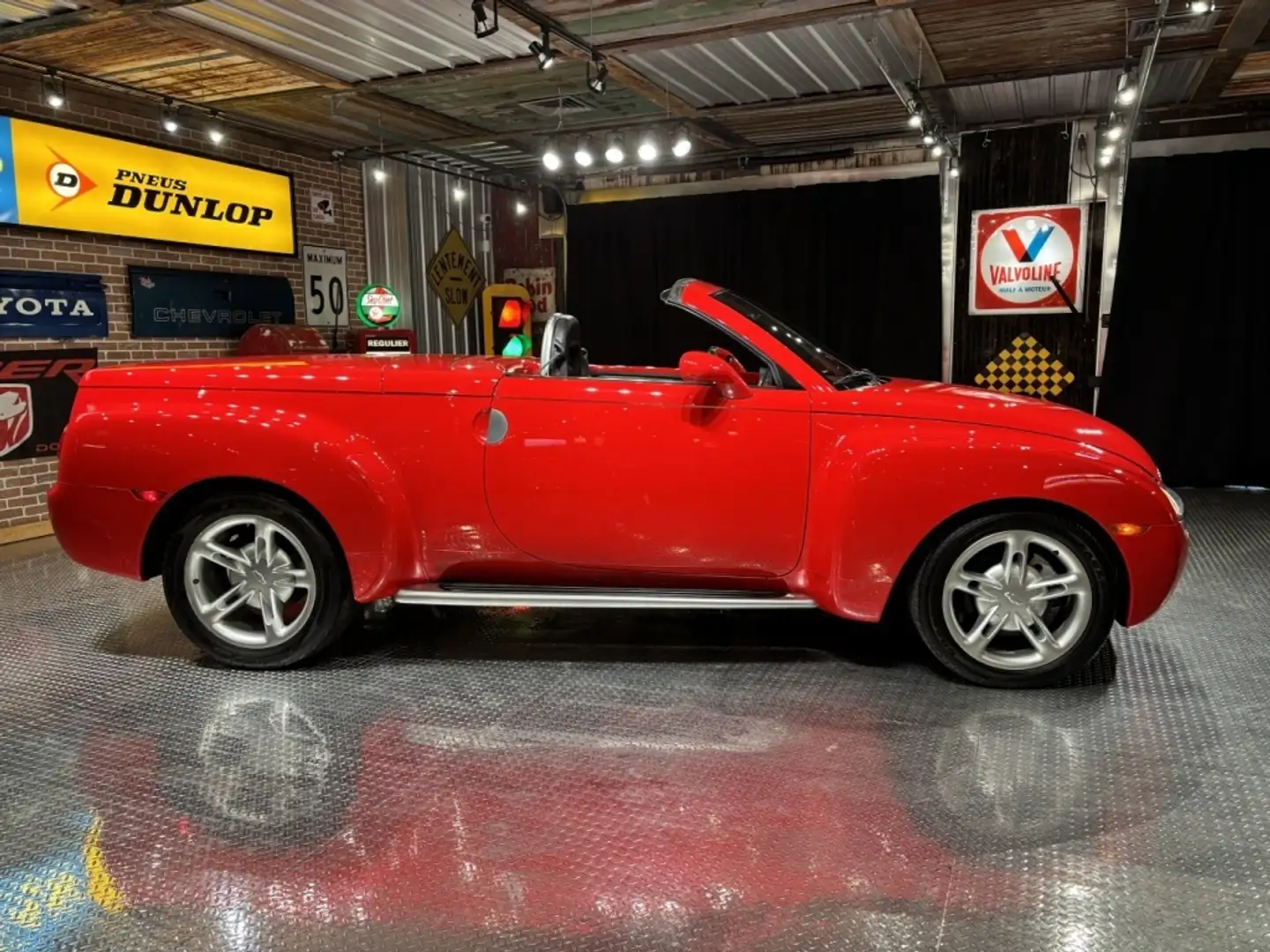 2004 Chevrolet SSR | $ 44,900 | 44,533 km | Gasoline Pick-up Truck for ...
