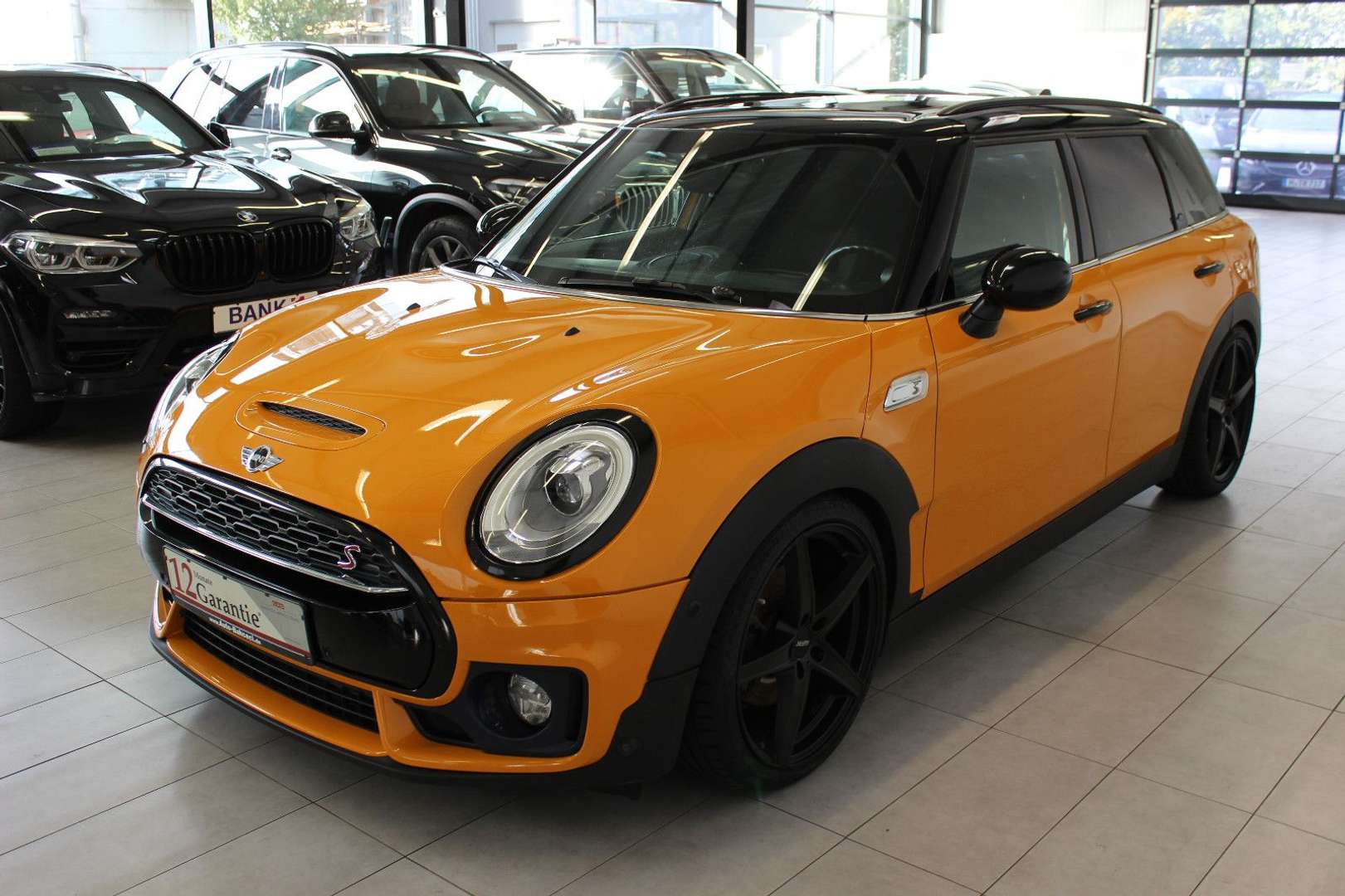 MINI Cooper SD Clubman Kombi in Orange gebraucht in Anzing für € 13.990