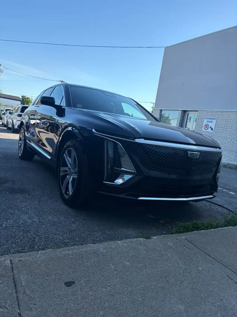 2024 Cadillac Lyriq | $ 51,395 | 19,049 km | Electric SUV for sale by ...