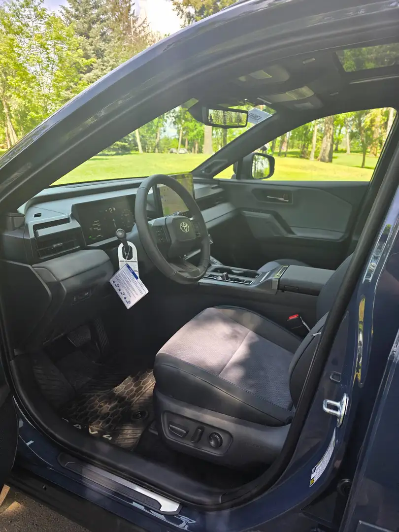 2026 Toyota RAV 4 | $ 61,900 | 32 km | Gas/Electric Hybrid SUV for sale ...