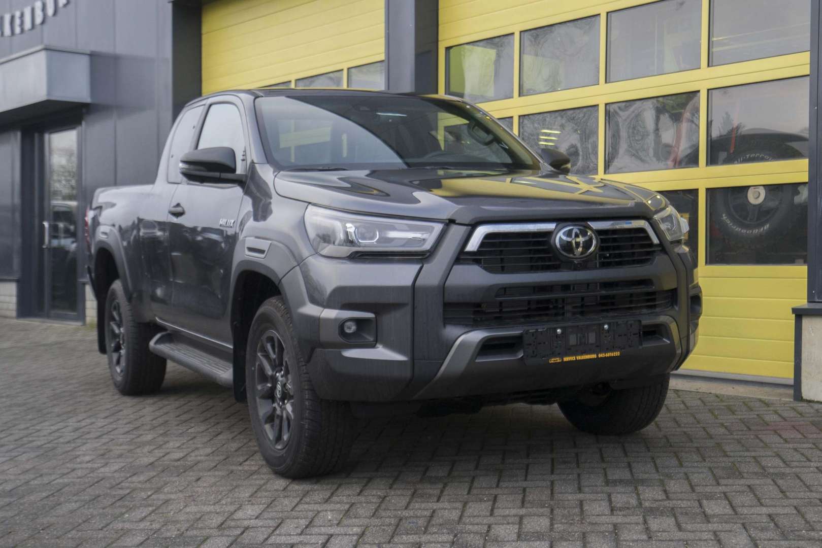 Toyota Hilux occasion | Bedrijfswagen | Grijs | in VALKENBURG LB voor € 57.465