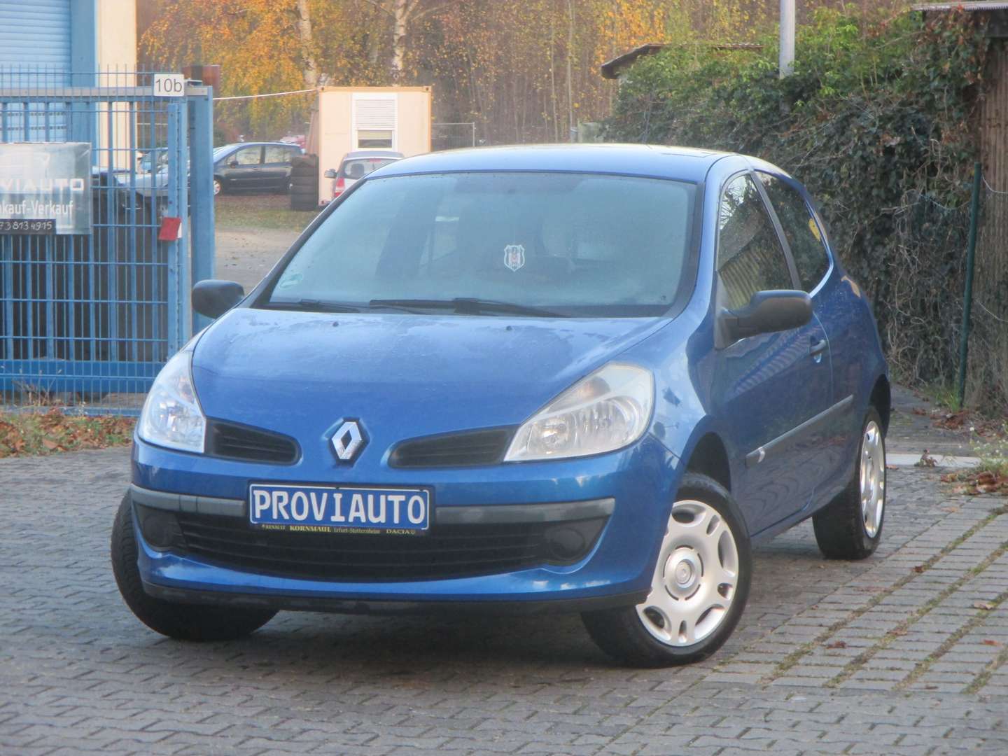 Renault Clio Kleinwagen in Blau gebraucht in Hörlitz für € 800