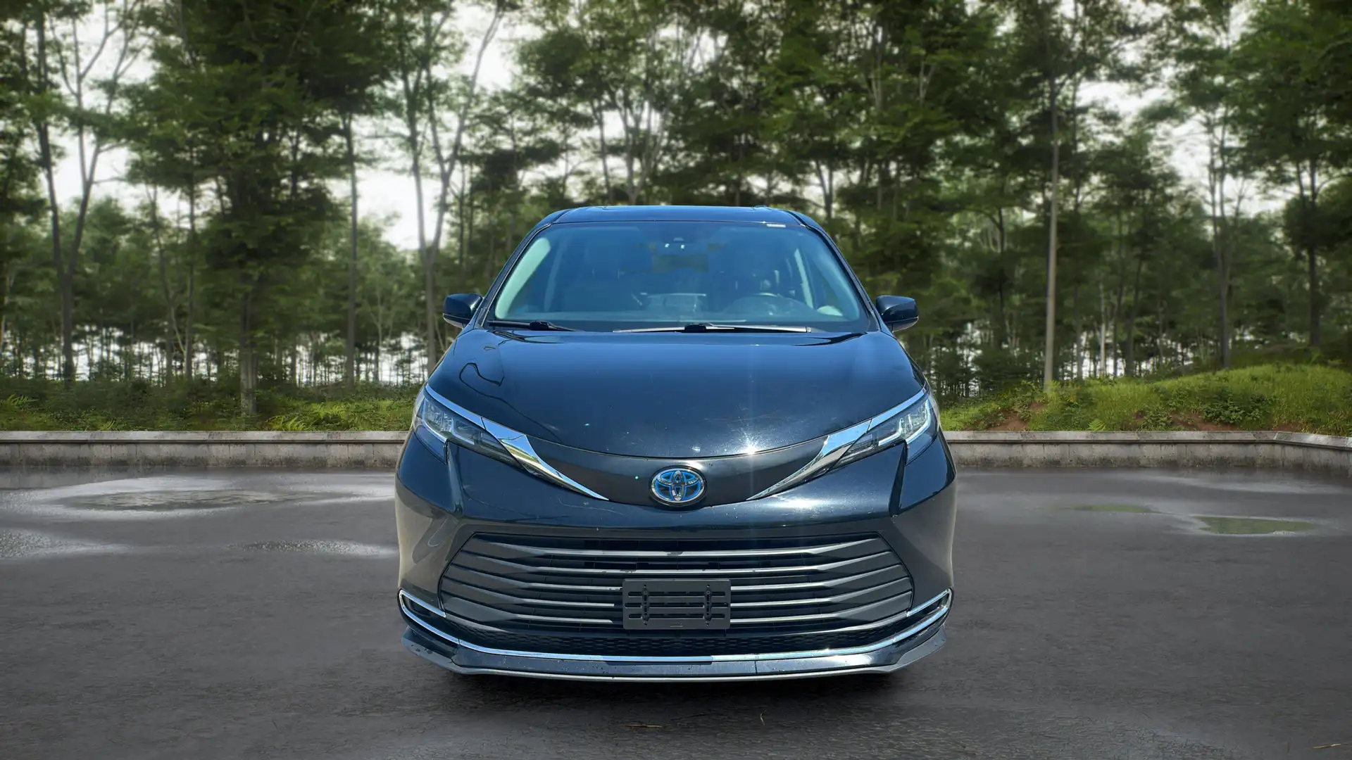 2022 Toyota Sienna | $ 49,900 | 60,767 km | Gas/Electric Hybrid Minivan ...