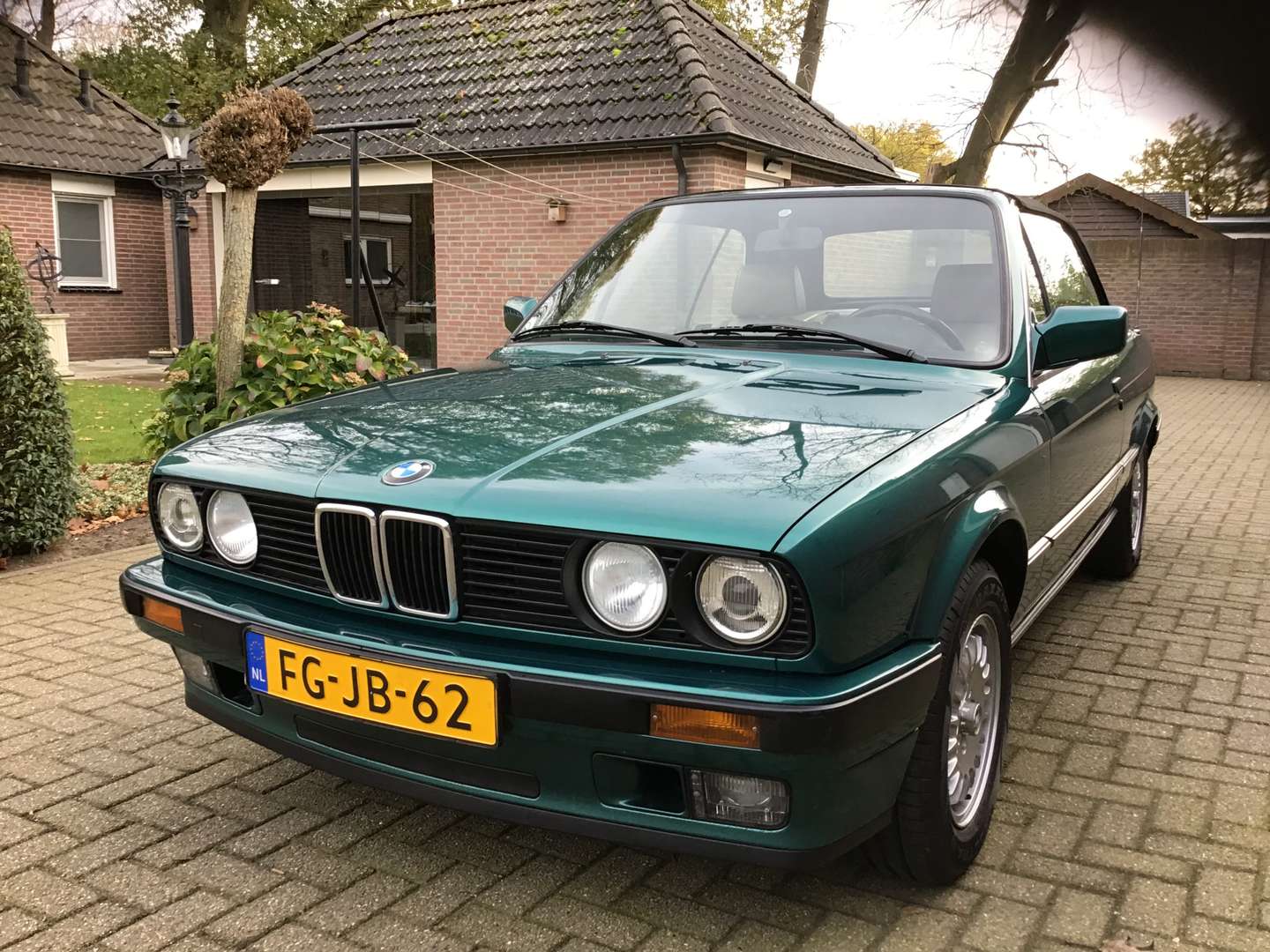 BMW 320 occasion | Cabrio | Groen | in MILL voor € 29.500