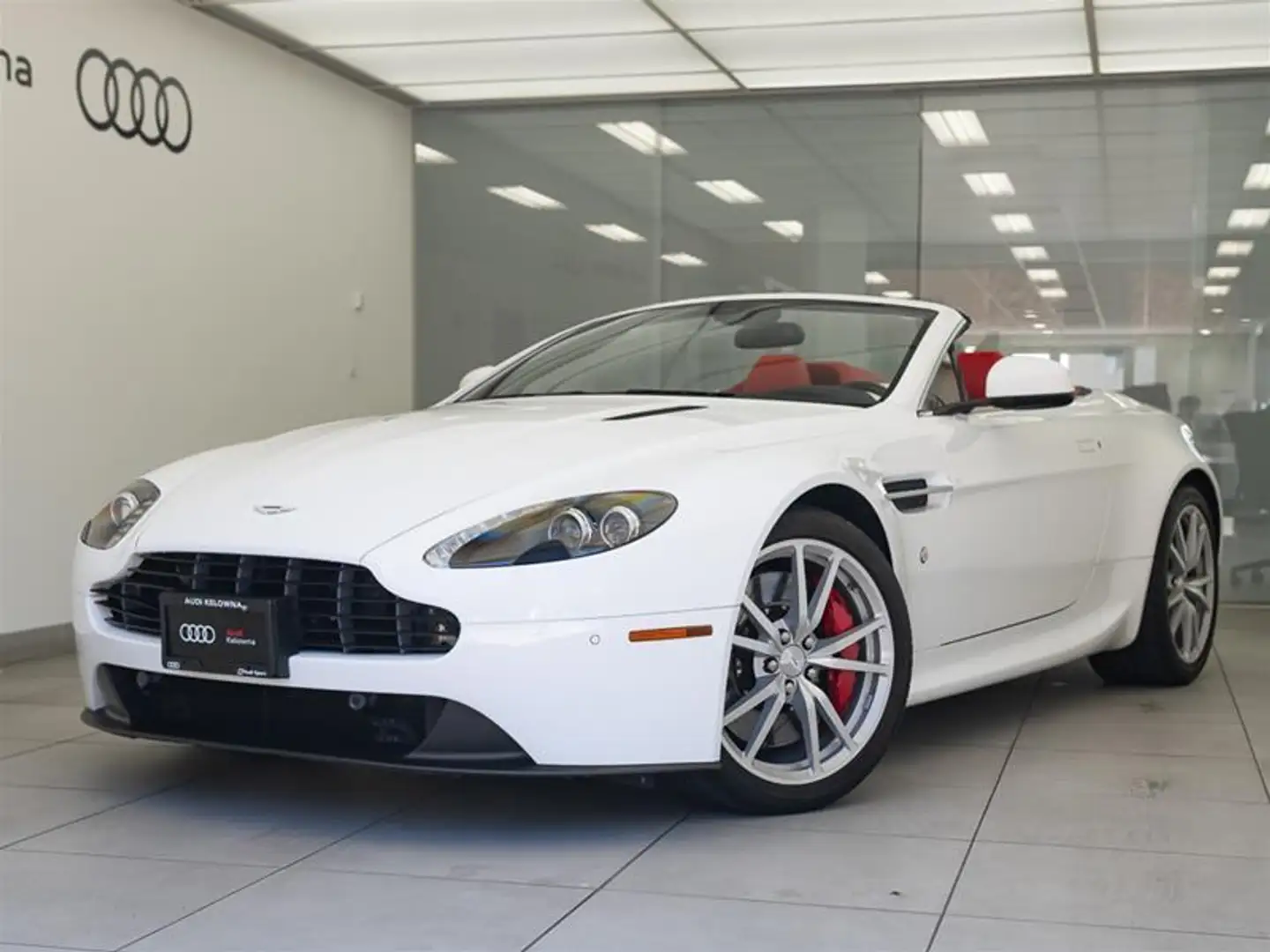 Aston Martin V8 2014 | 72 995 $ | 18 106 km | Décapotable ou cabriolet ...