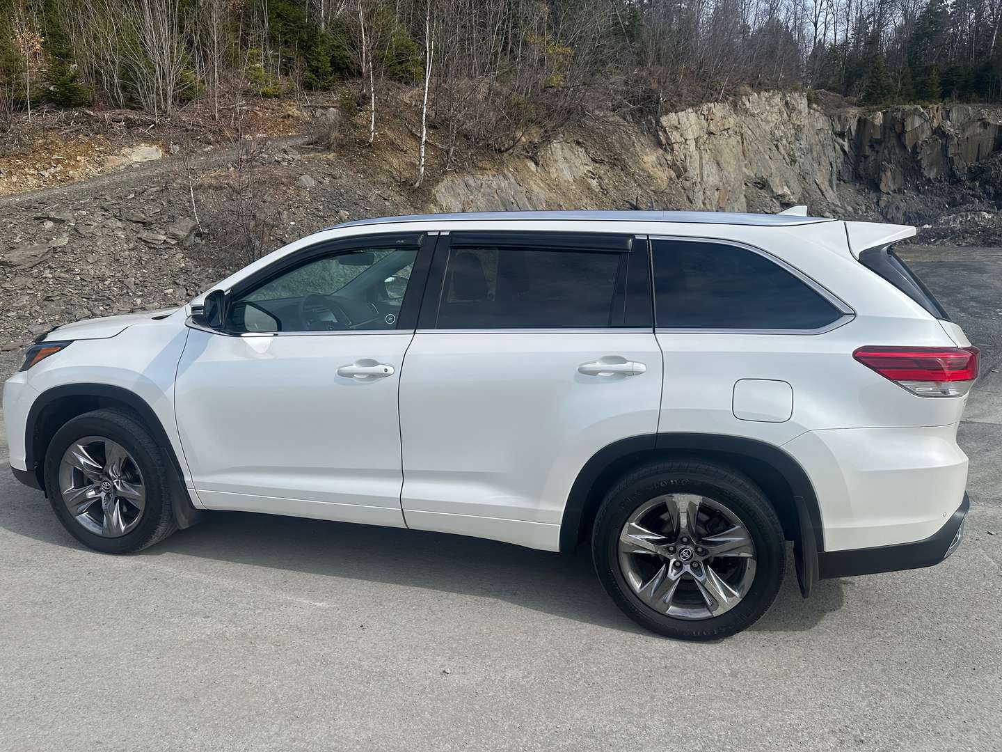 2019 Toyota Highlander | $ 32,995 | 167,000 km | Gasoline SUV for sale ...