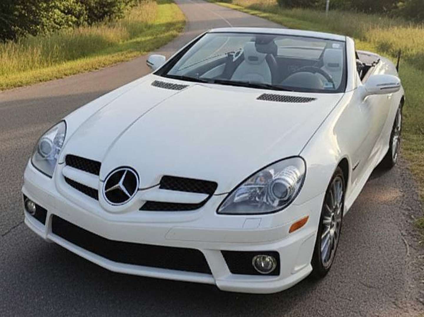 2010 Mercedes-Benz SLK | $ 25,989 | 58,500 km | Gasoline Convertible ...