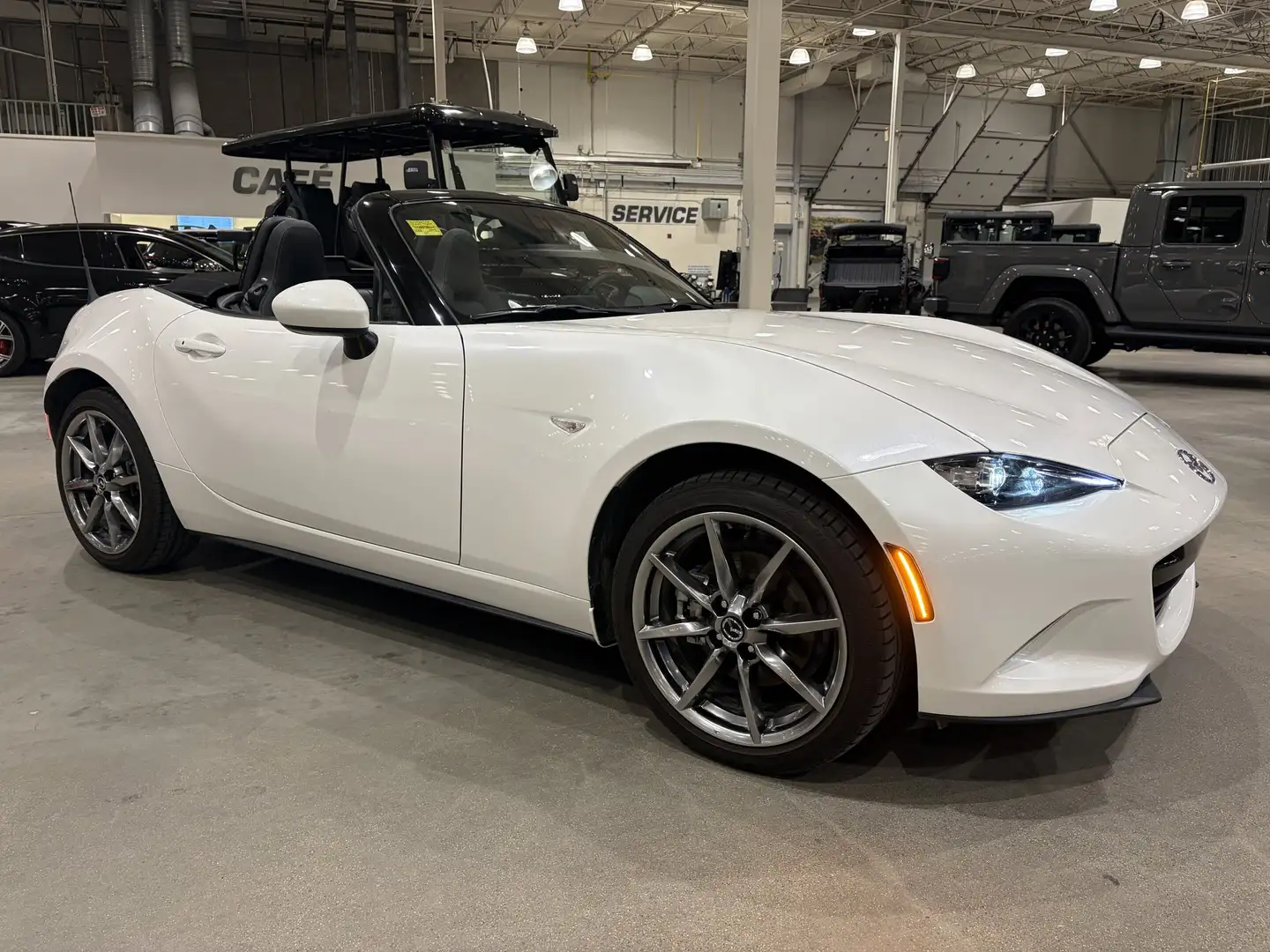 2023 Mazda MX-5 Miata | $ 36,995 | 10,543 km | Gasoline Convertible for ...