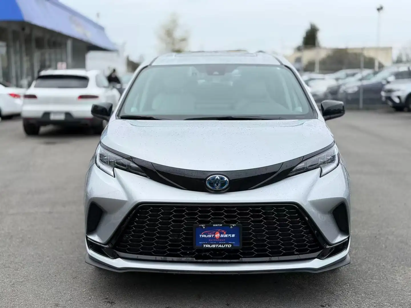 2025 Toyota Sienna | $ 59,800 | 15,425 km | Gas/Electric Hybrid Minivan ...