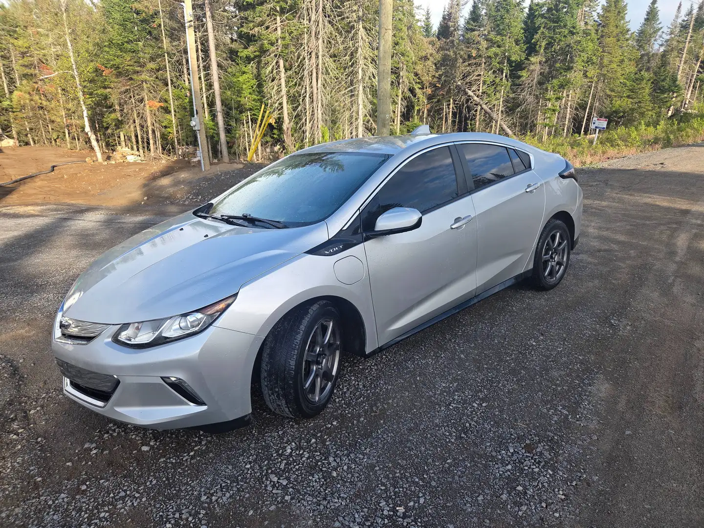 2017 Chevrolet Volt | $ 8,898 | 212,758 km | Gas/Electric Hybrid ...