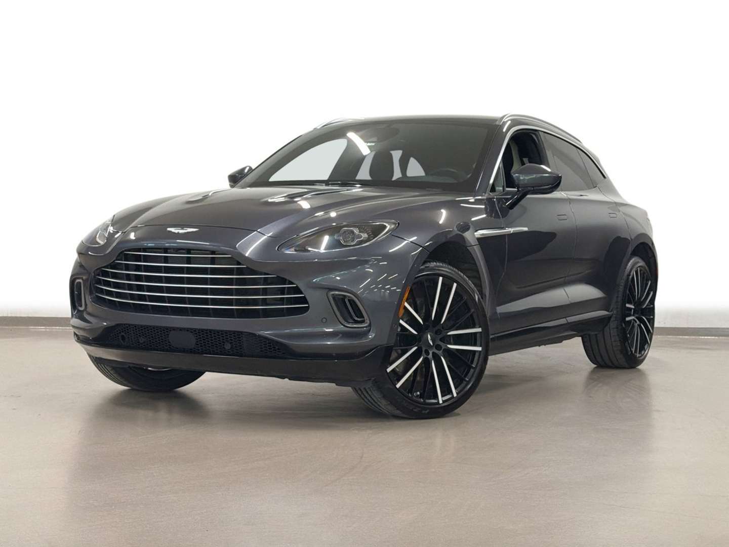 Aston Martin DBX 2023 | 159 995 $ | 48 516 km | VUS à Essence en vente ...