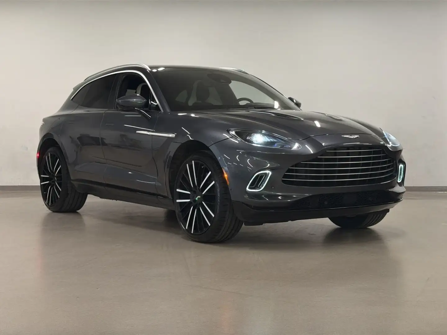 Aston Martin DBX 2023 | 159 995 $ | 48 516 km | VUS à Essence en vente ...