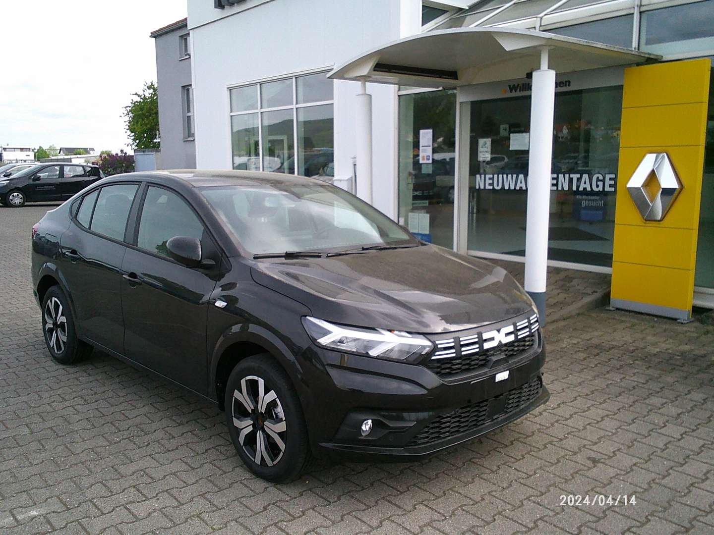 Dacia Logan Limousine in Schwarz gebraucht in Kirrweiler für € 18.900