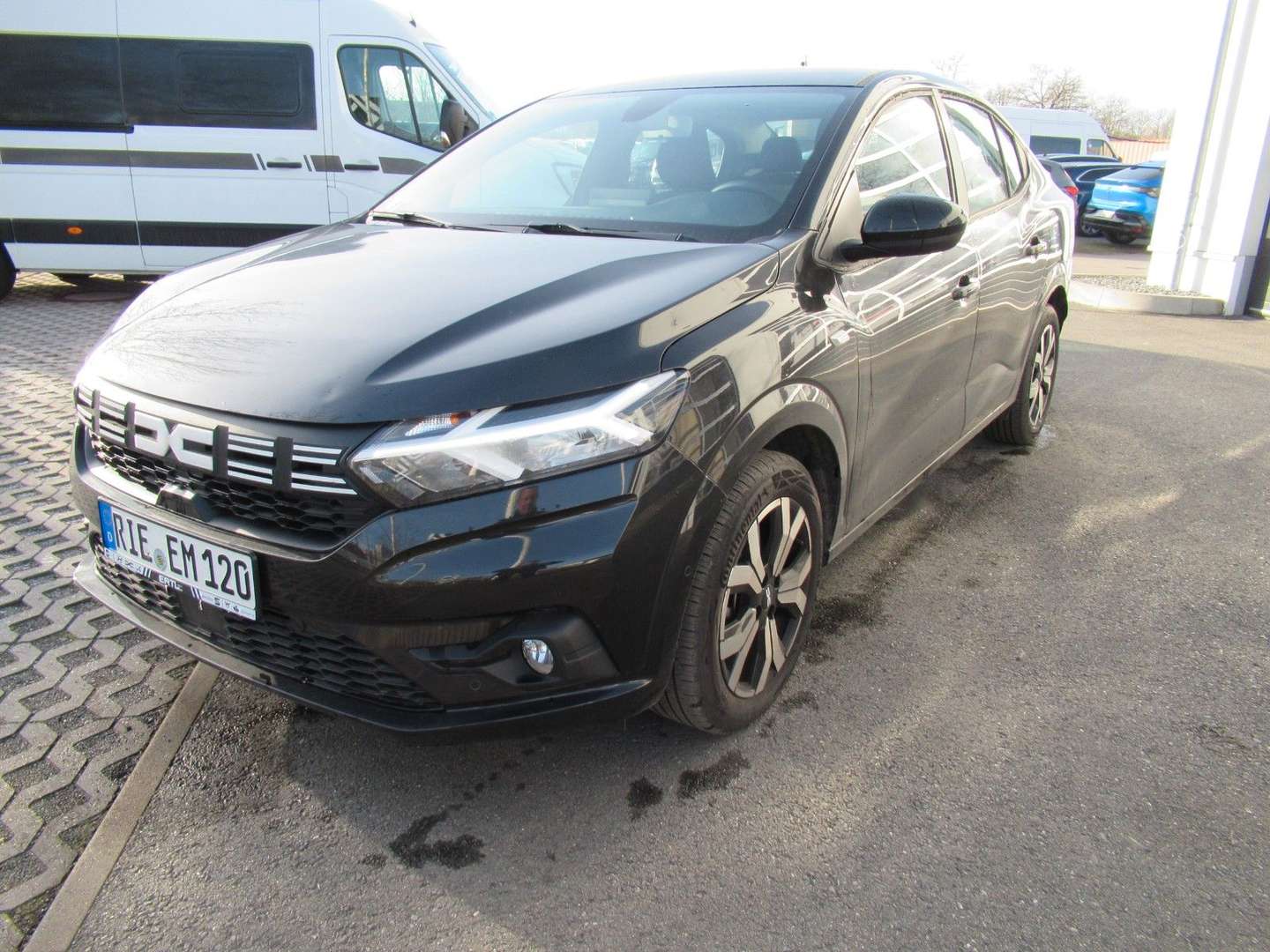 Dacia Logan Limousine in Schwarz vorführfahrzeug in Riesa für € 20.549
