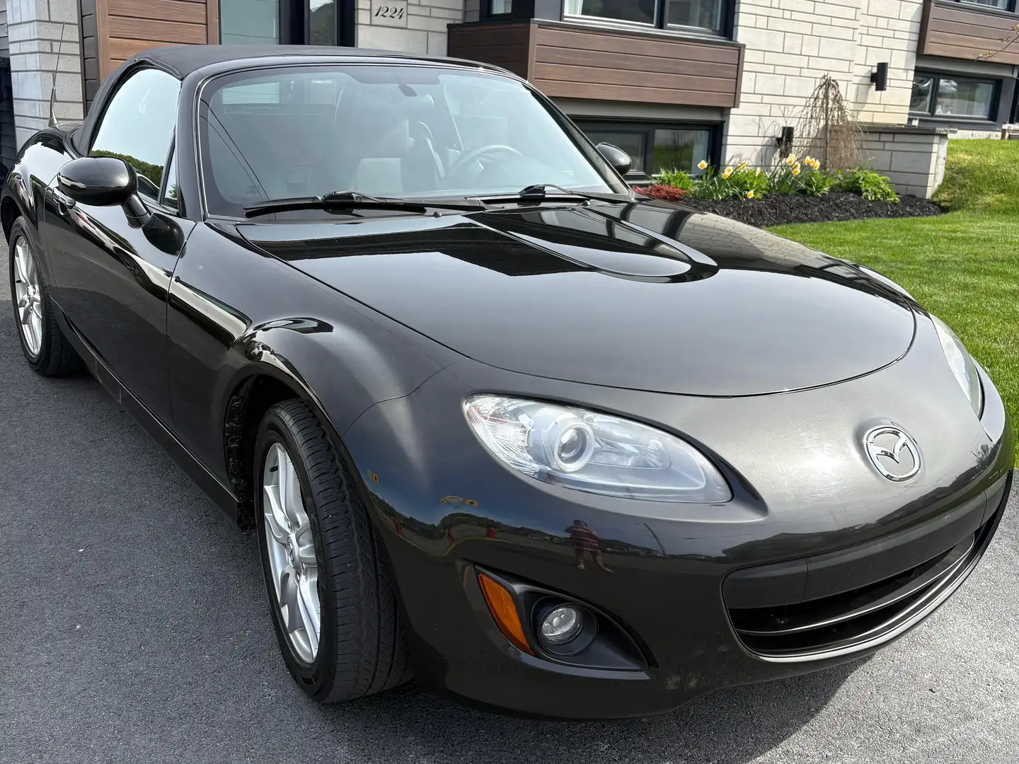 2011 Mazda MX-5 Miata | $ 14,500 | 82,600 km | Gasoline Convertible for ...