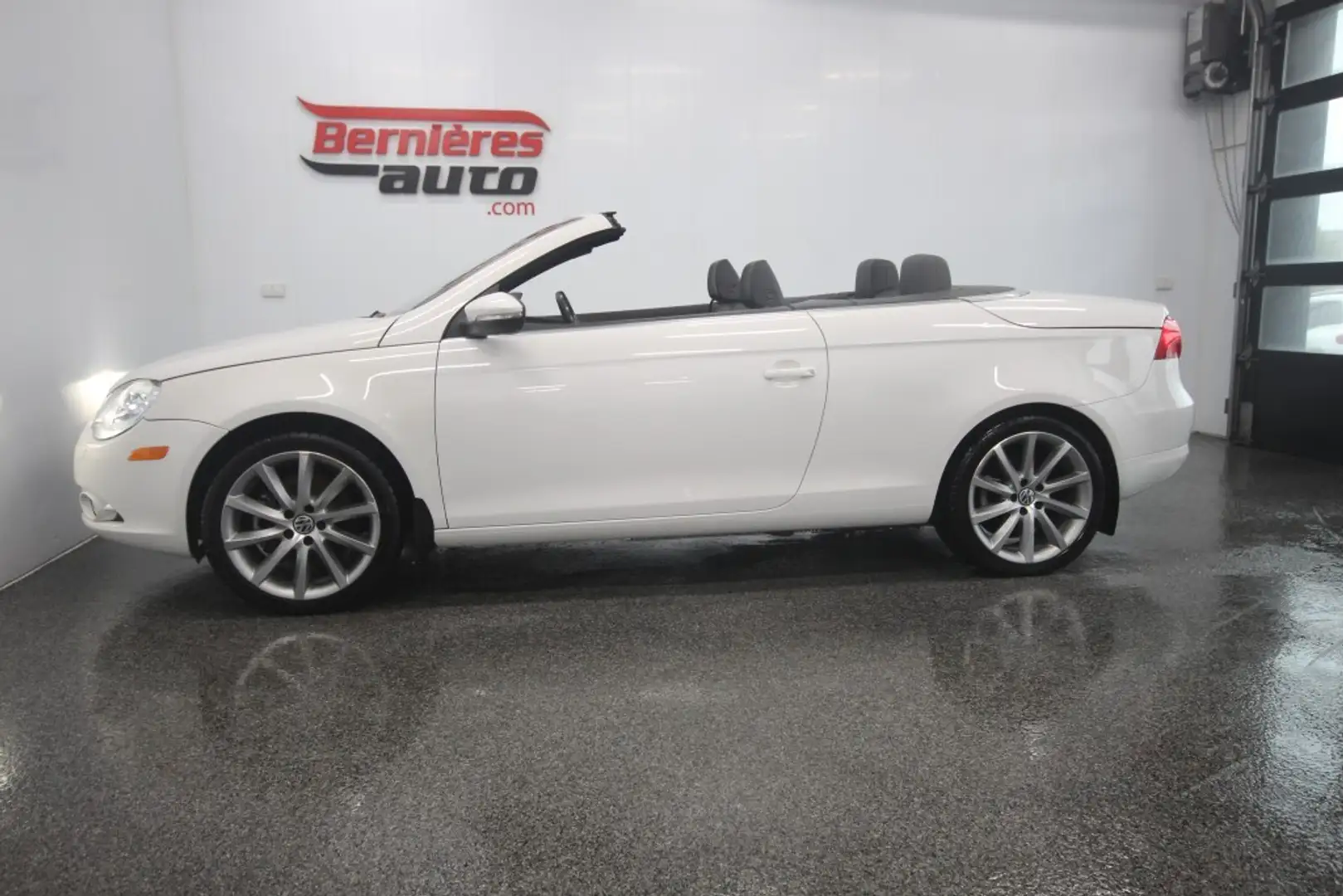 Volkswagen Eos 2009 | 11 995 $ | 129 649 km | Décapotable ou cabriolet ...