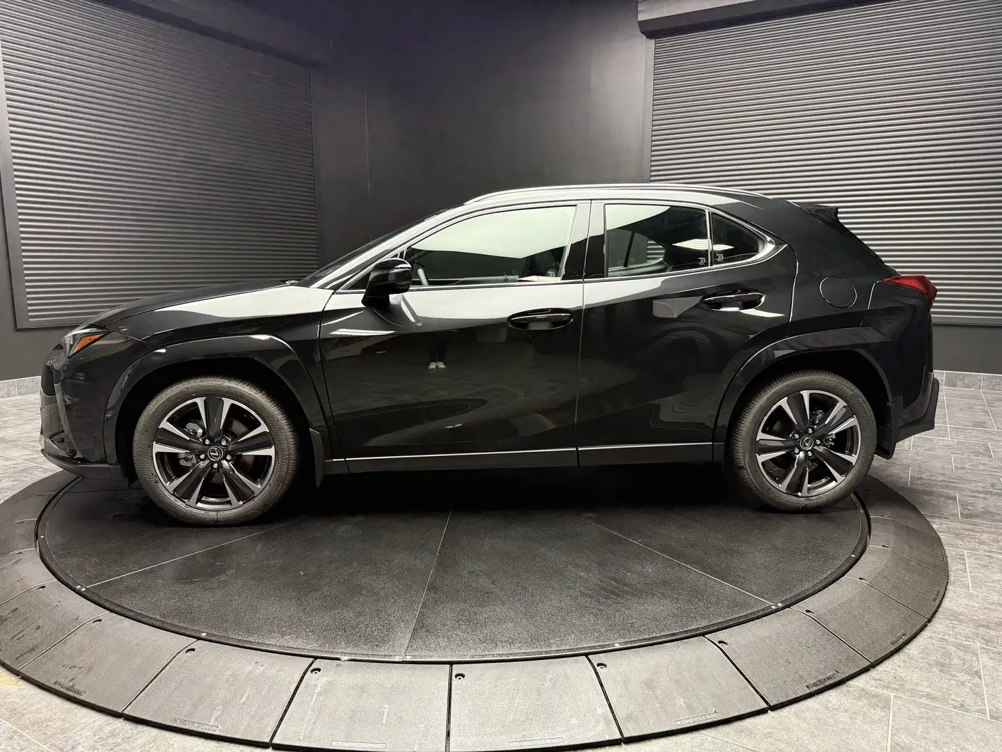 2025 Lexus UX | $ 49,000 | 11,527 km | Gas/Electric Hybrid SUV for sale ...