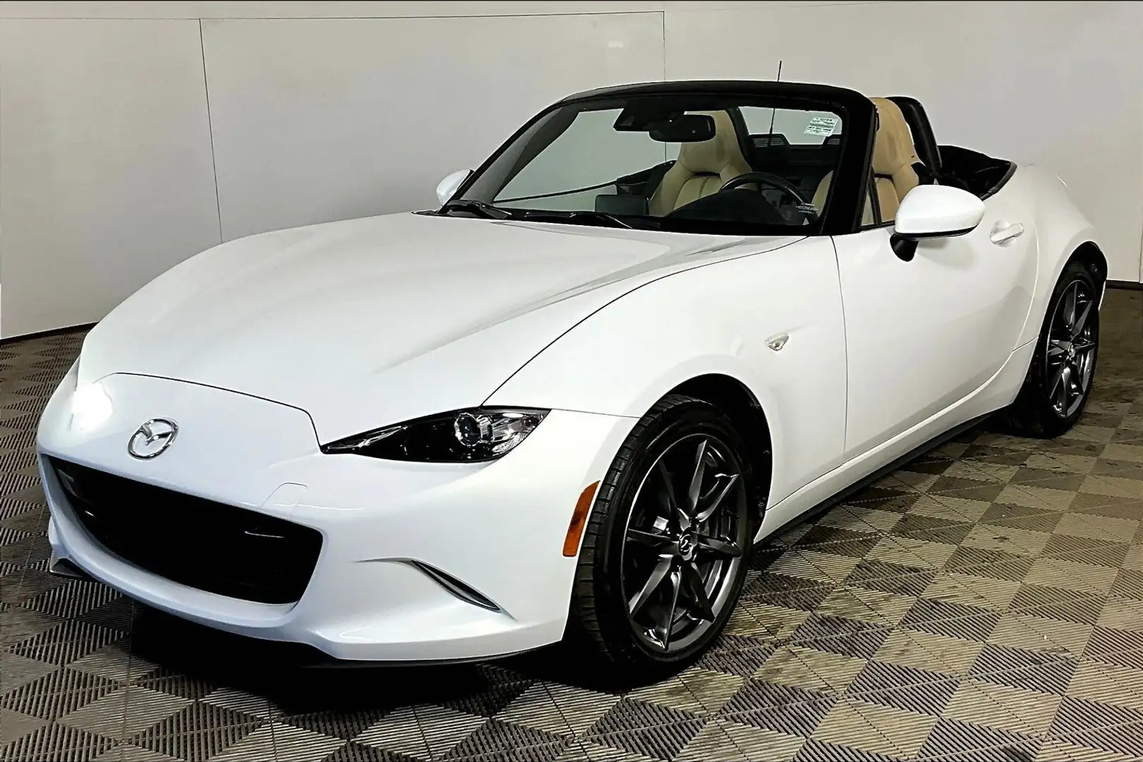 2016 Mazda MX-5 Miata | $ 26,998 | 29,227 km | Gasoline Convertible for ...