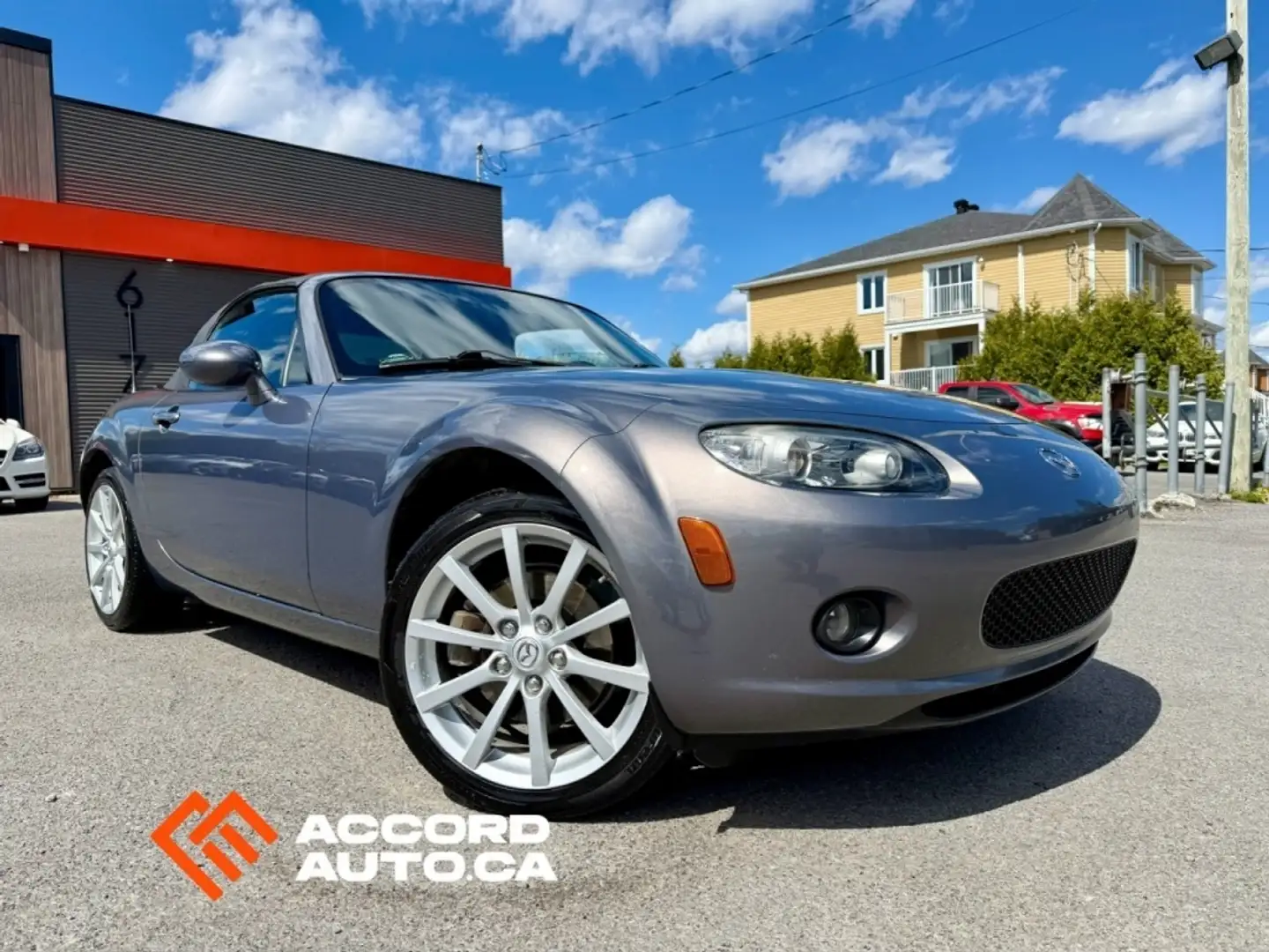 2007 Mazda MX-5 Miata | $ 11,995 | 157,000 km | Gasoline Convertible ...
