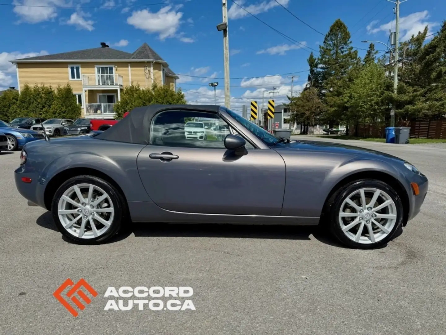 2007 Mazda MX-5 Miata | $ 11,995 | 157,000 km | Gasoline Convertible ...