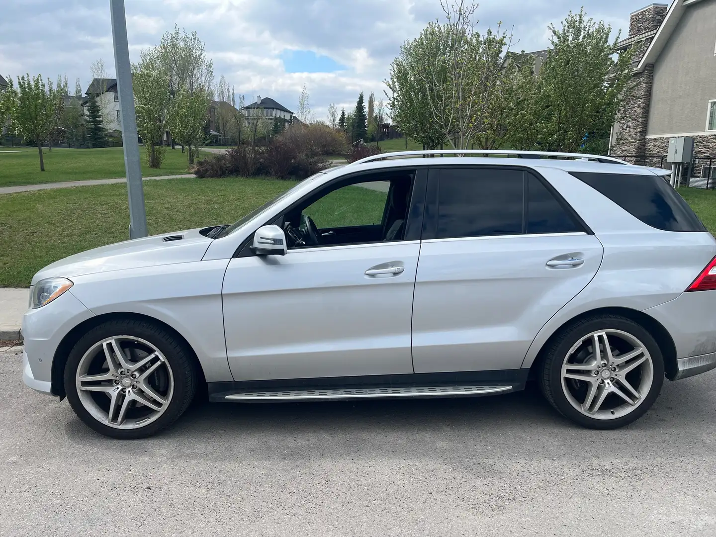 2015 Mercedes-Benz M-Class | $ 18,000 | 180,000 km | Gasoline SUV for ...